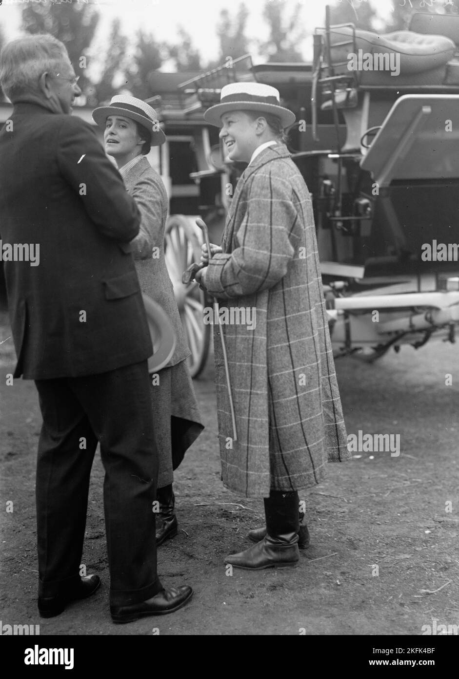 Horse Shows - Judge William H. Moore; Mrs. C.A. Munn; Miss Harriman ...