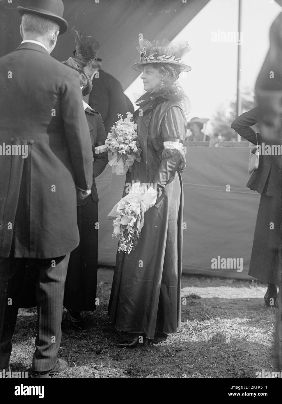 Fahnestock, Mrs. Gibson at Horse Show, 1917 Stock Photo - Alamy