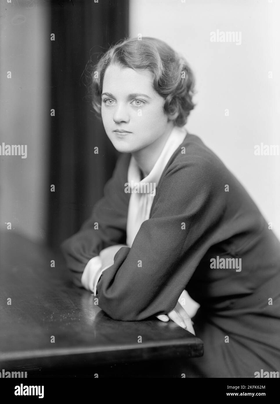 Earnshaw, Helen - Portrait, 1933 Stock Photo - Alamy