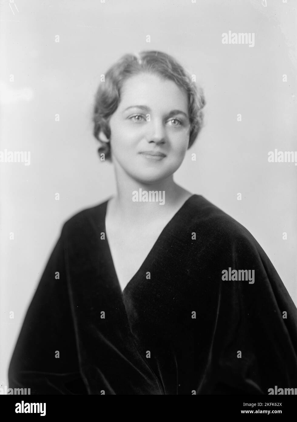 Earnshaw, Helen - Portrait, 1933 Stock Photo - Alamy