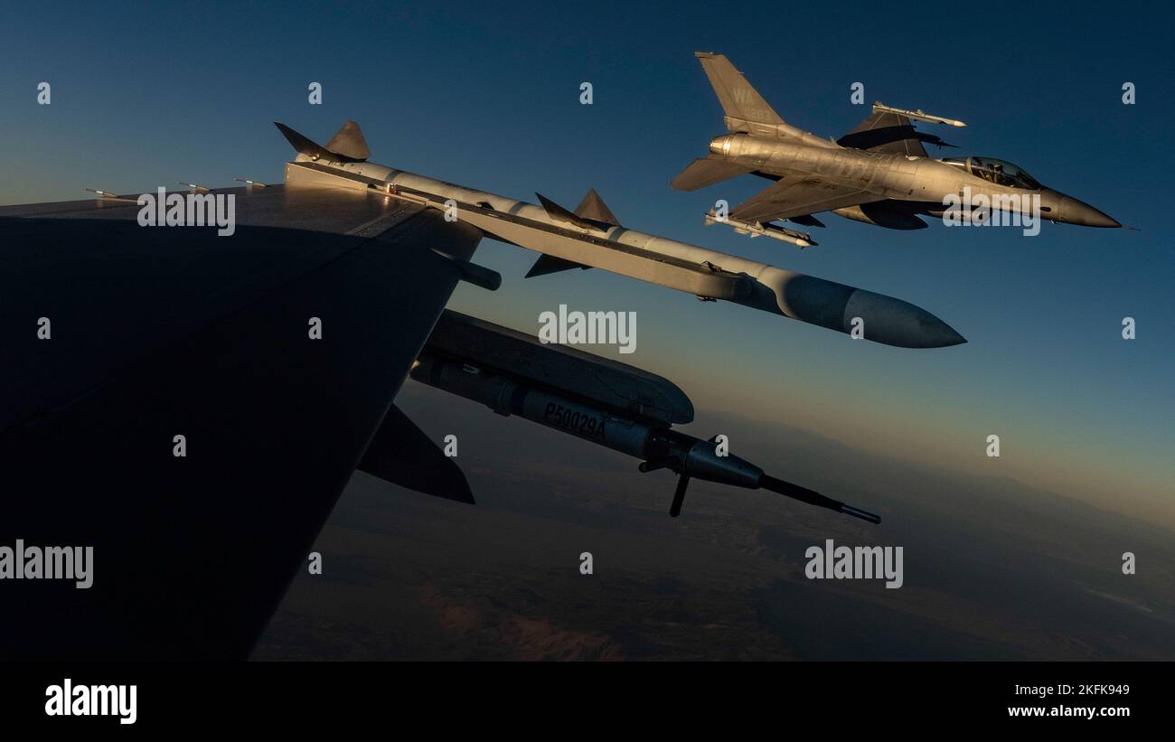 An F-16C Fighting Falcon assigned to the U.S. Air Force Weapons School ...