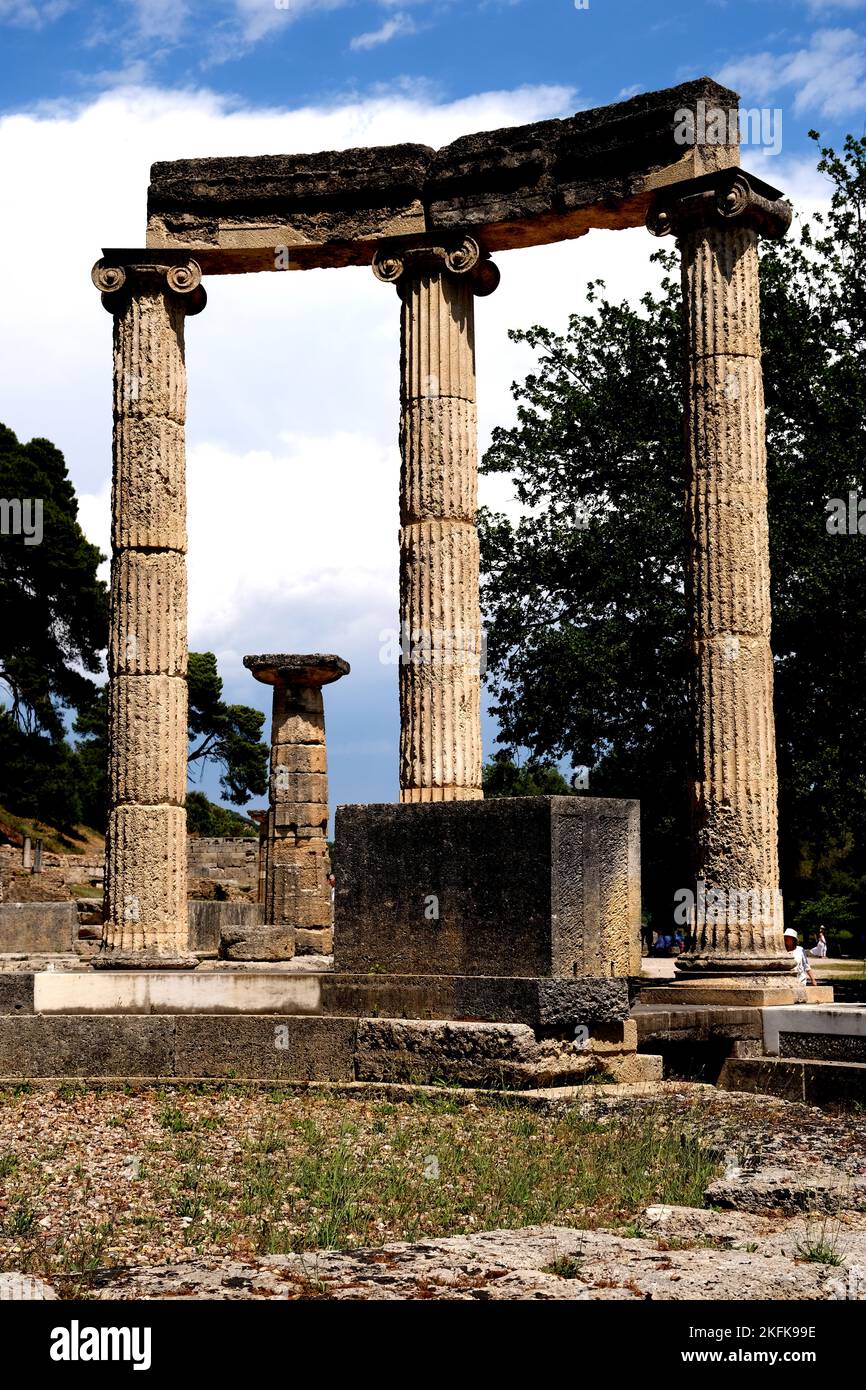 Ancient temple columns ruins hi-res stock photography and images - Alamy
