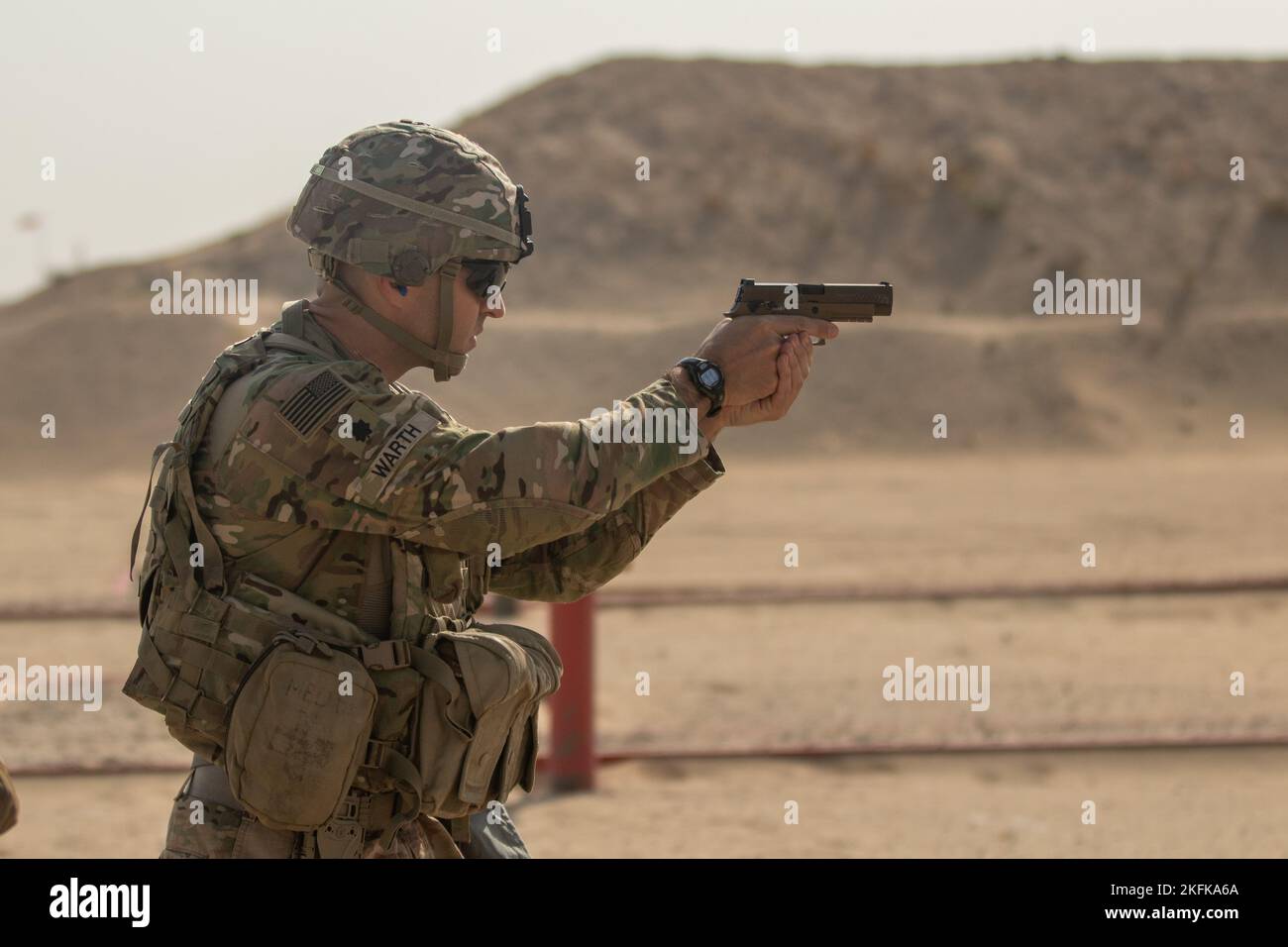 U.S. Army Soldiers from the 35th Infantry Division conduct M17 and M4 ...