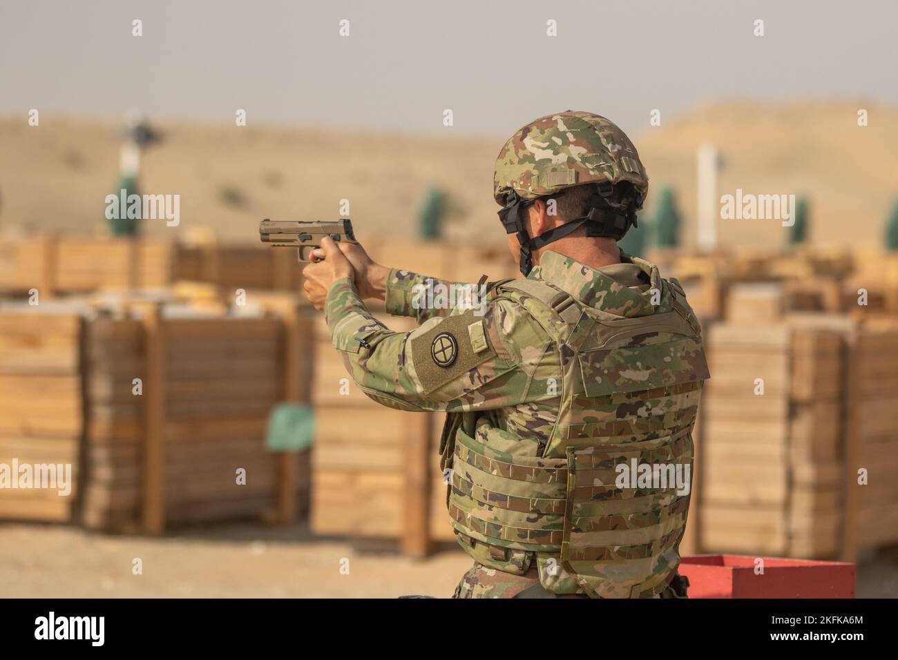 U.S. Army Soldiers from the 35th Infantry Division conduct M17 and M4 ...