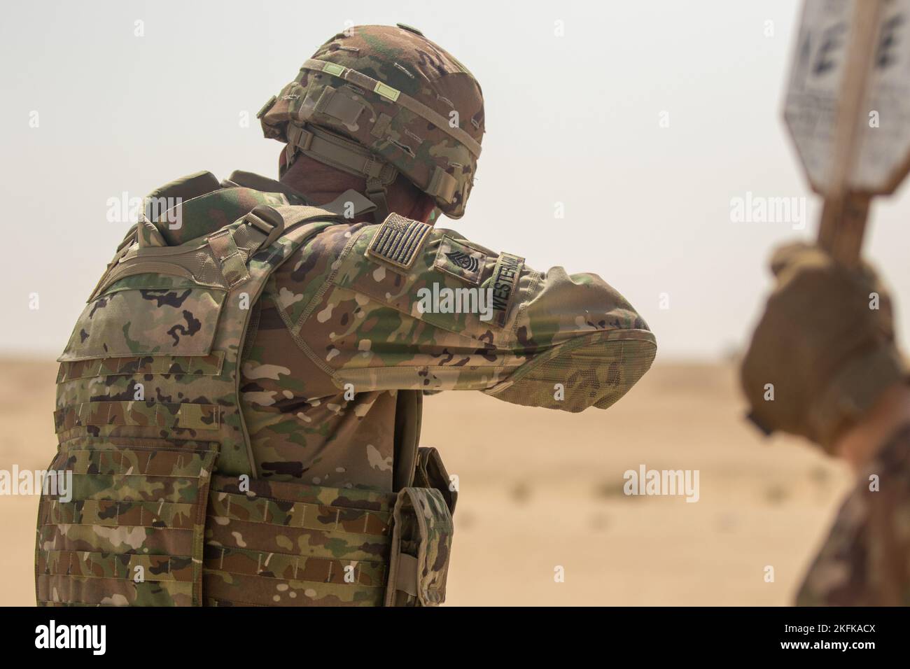 U.S. Army Soldiers from the 35th Infantry Division conduct M17 and M4 ...