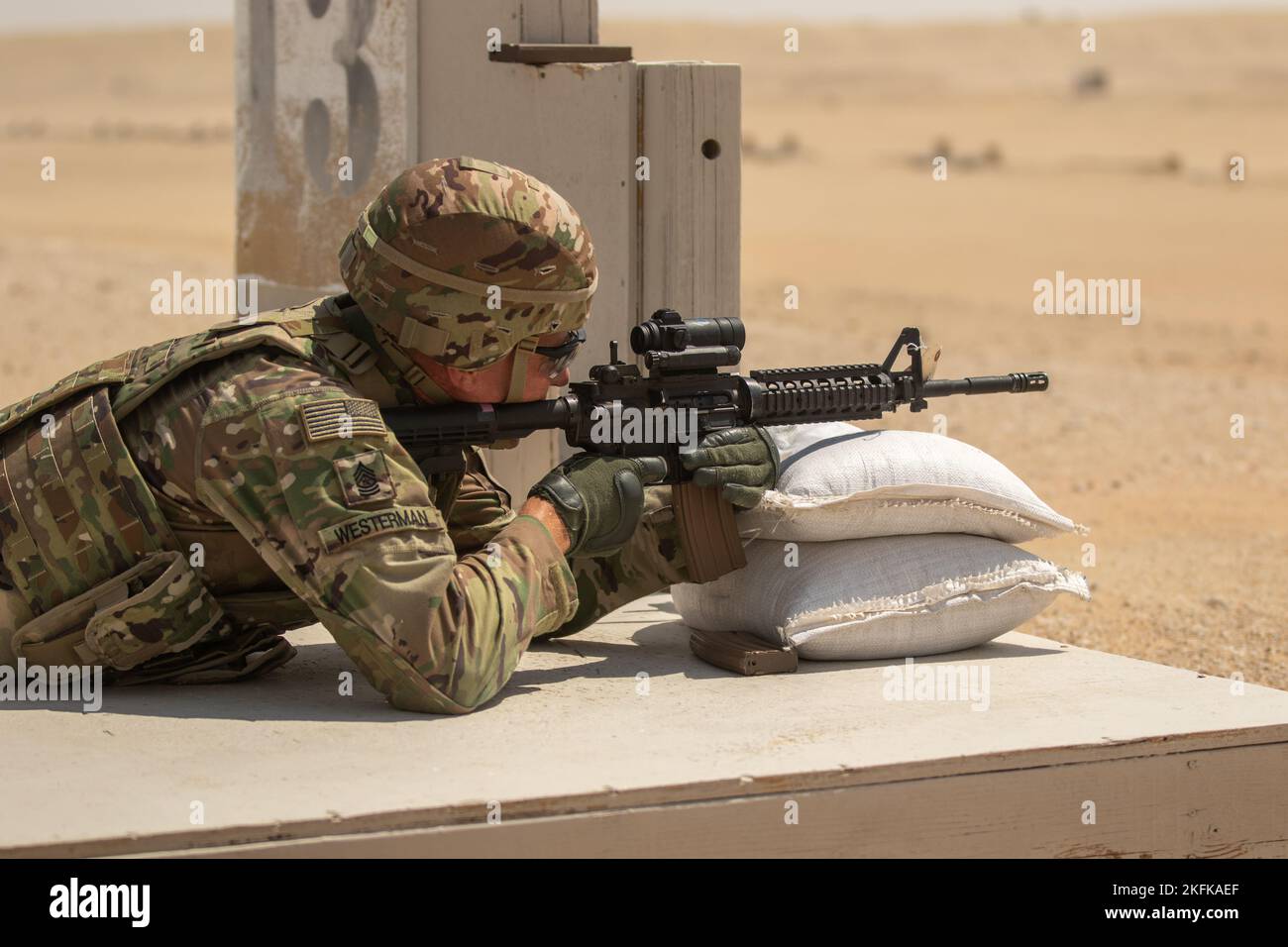 U.S. Army Soldiers from the 35th Infantry Division conduct M17 and M4 ...