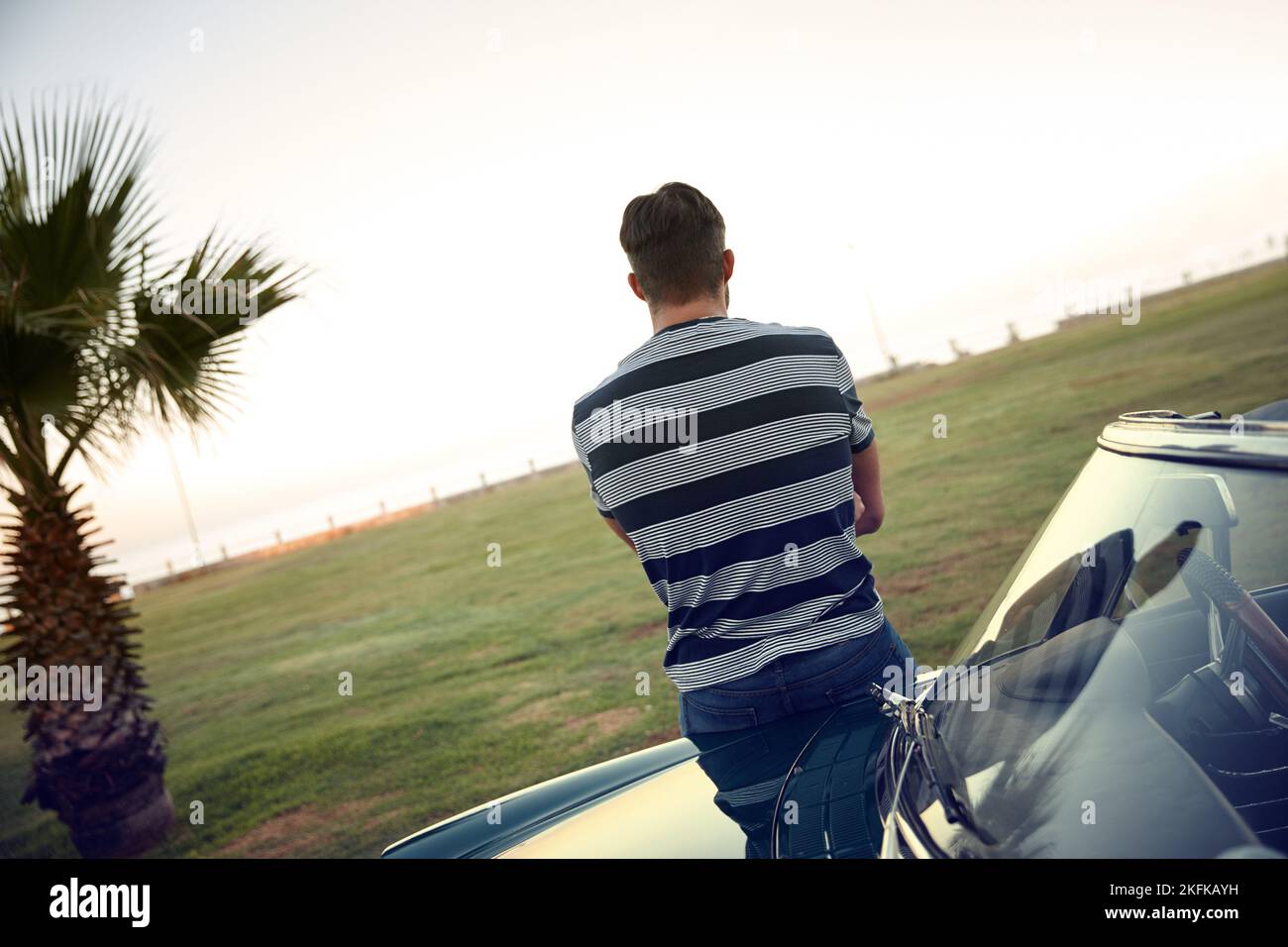 Man leaning against car hi-res stock photography and images - Alamy