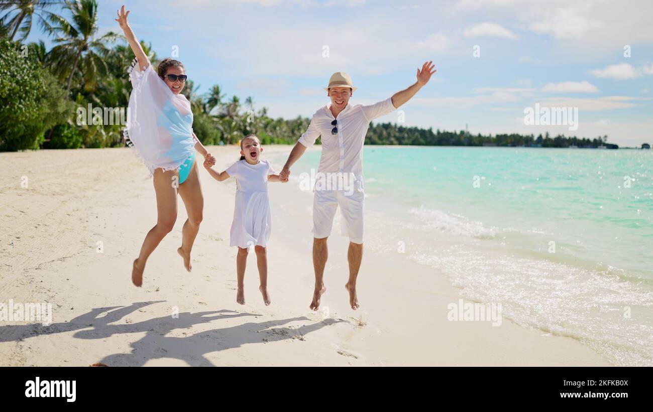 Family joy beach happy hi-res stock photography and images - Alamy