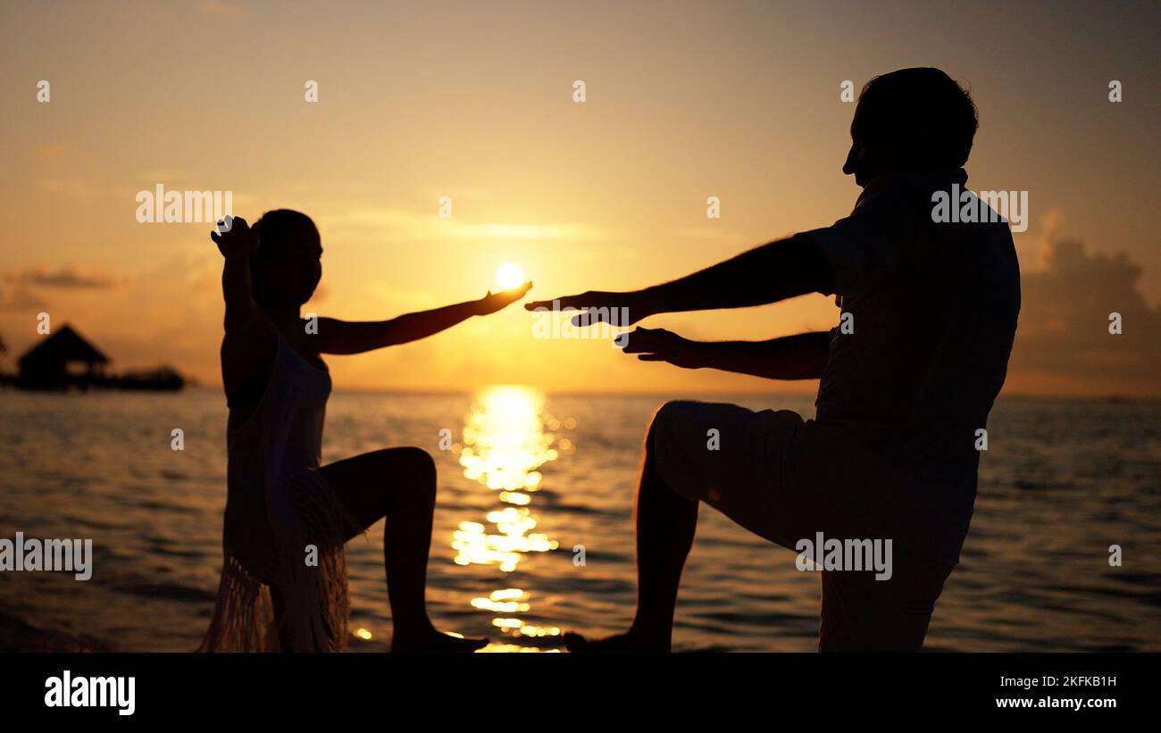 Exercise sunset hi-res stock photography and images - Alamy