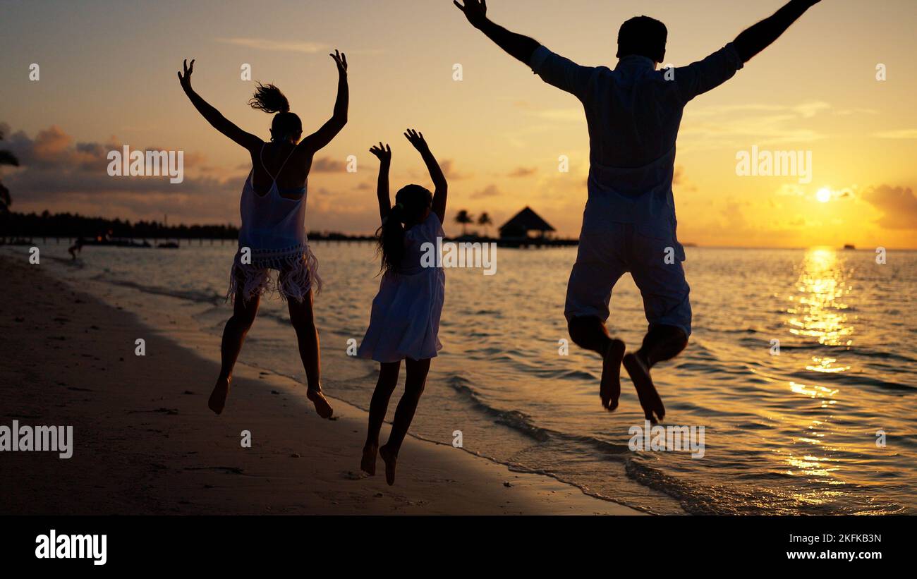 Family fun tropical beach hi-res stock photography and images - Alamy
