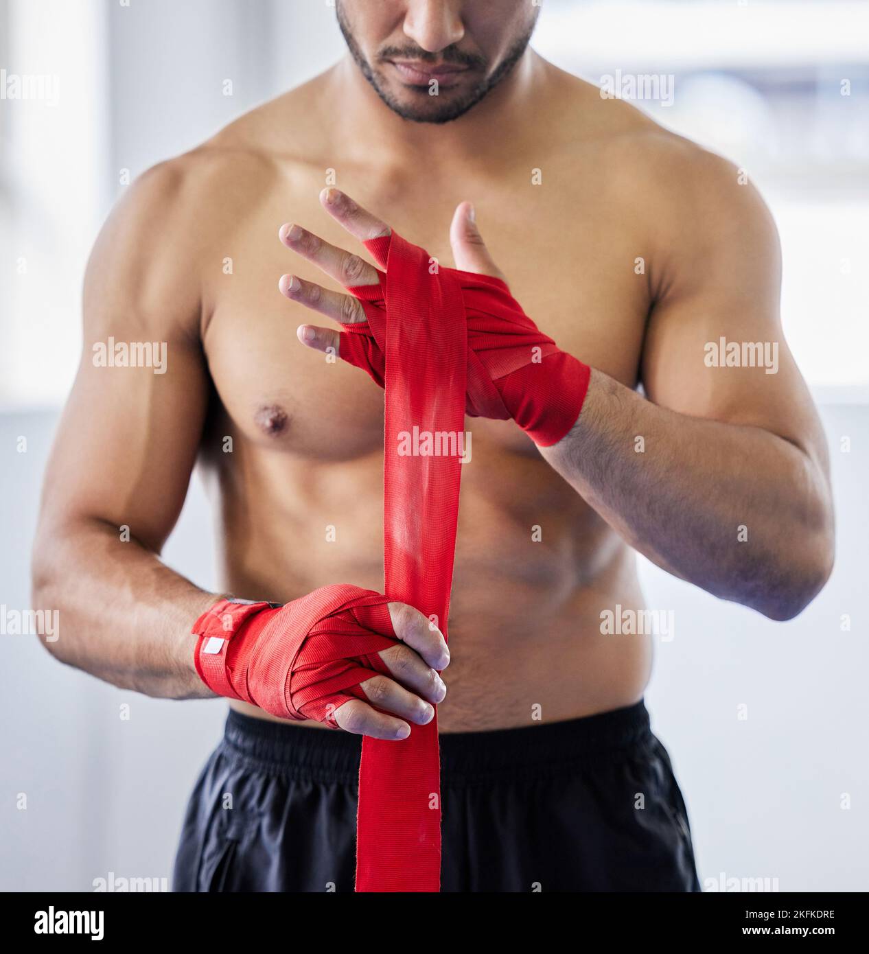 Hand wrap hi-res stock photography and images - Alamy