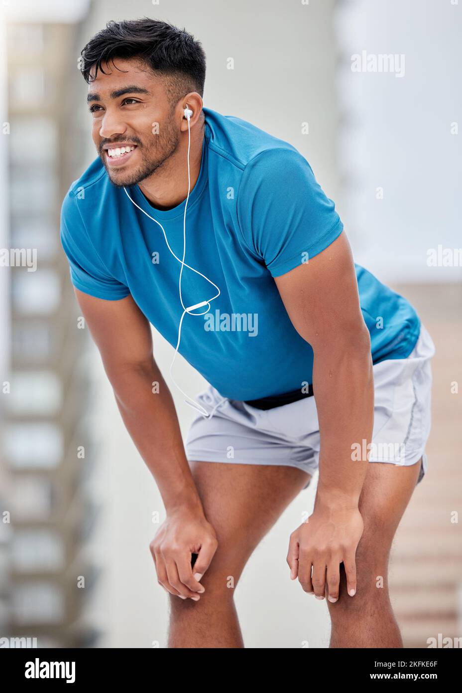 Athlete runner smile phone man hi-res stock photography and images - Alamy