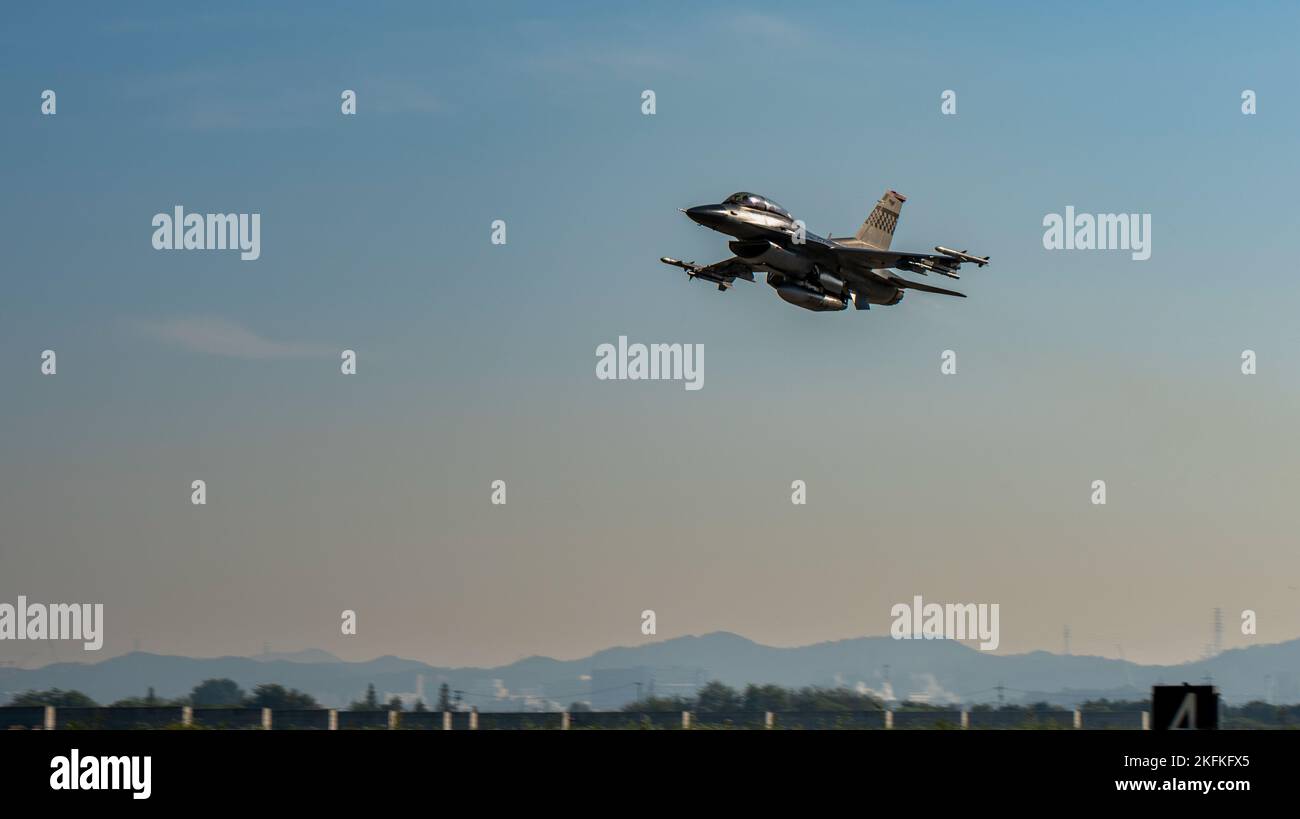 An F-16 Fighting Falcon assigned to the 36th Fighter Squadron takes off ...