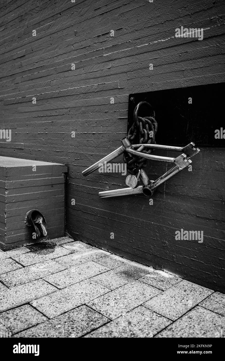 Chain vertical Black and White Stock Photos & Images - Alamy
