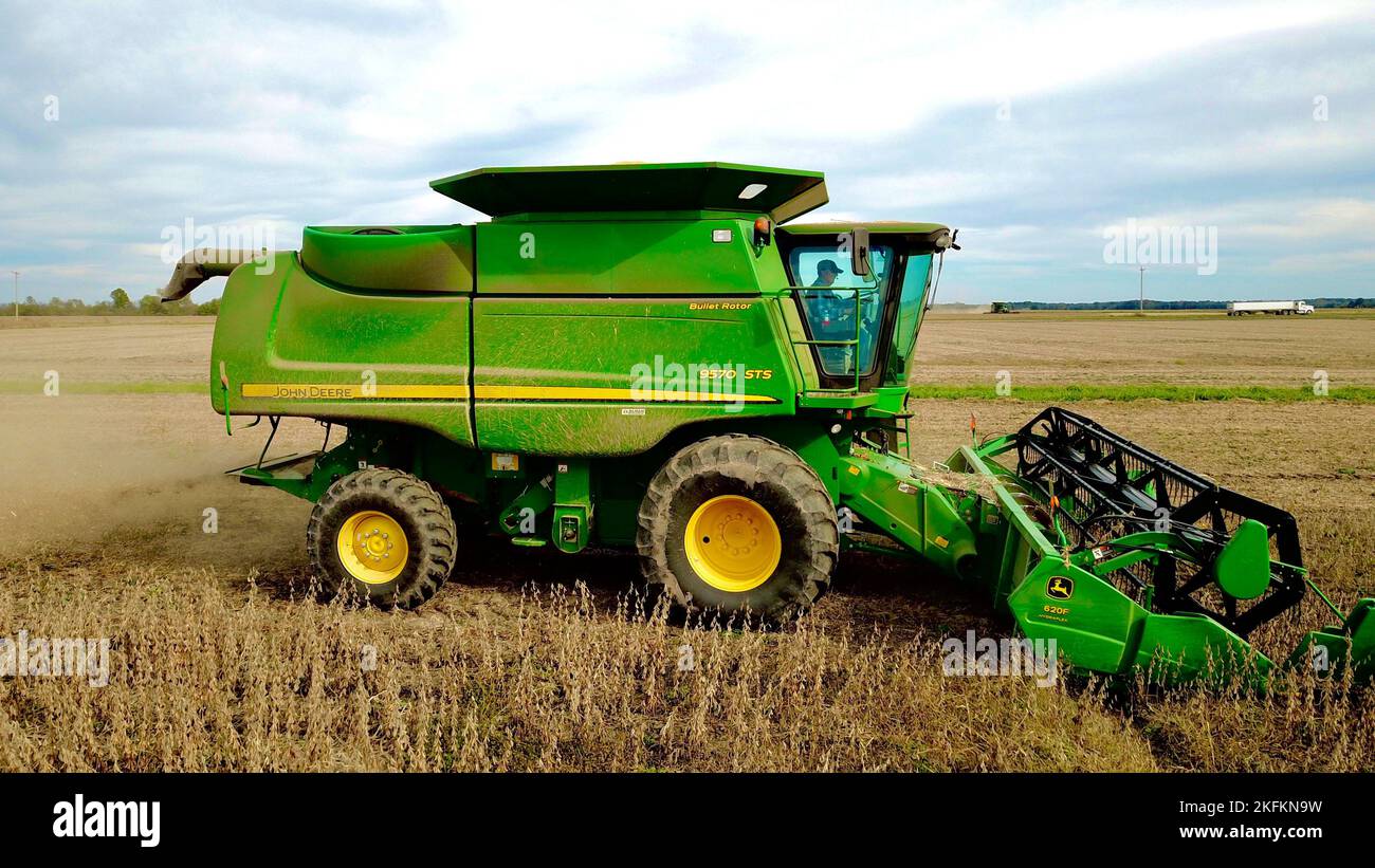 John Deere Harvesting Beans