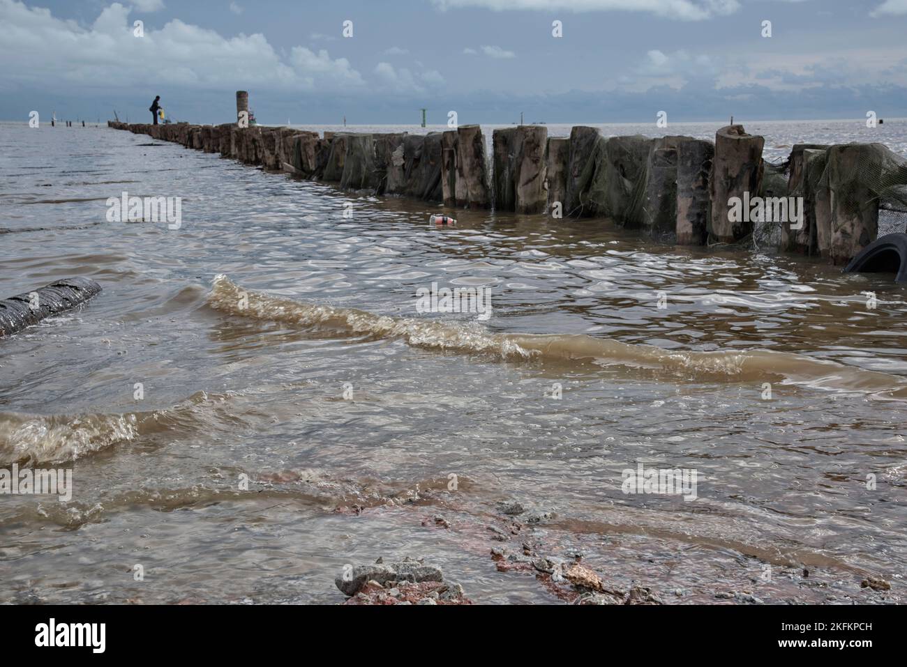 Old gravel jetty hi-res stock photography and images - Alamy