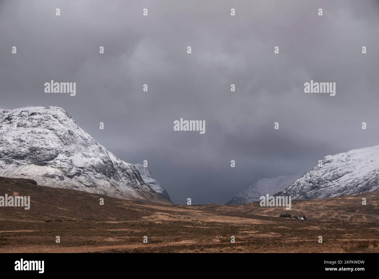 Stunning dramatic landscape Winter image of iconic Stob Dearg ...