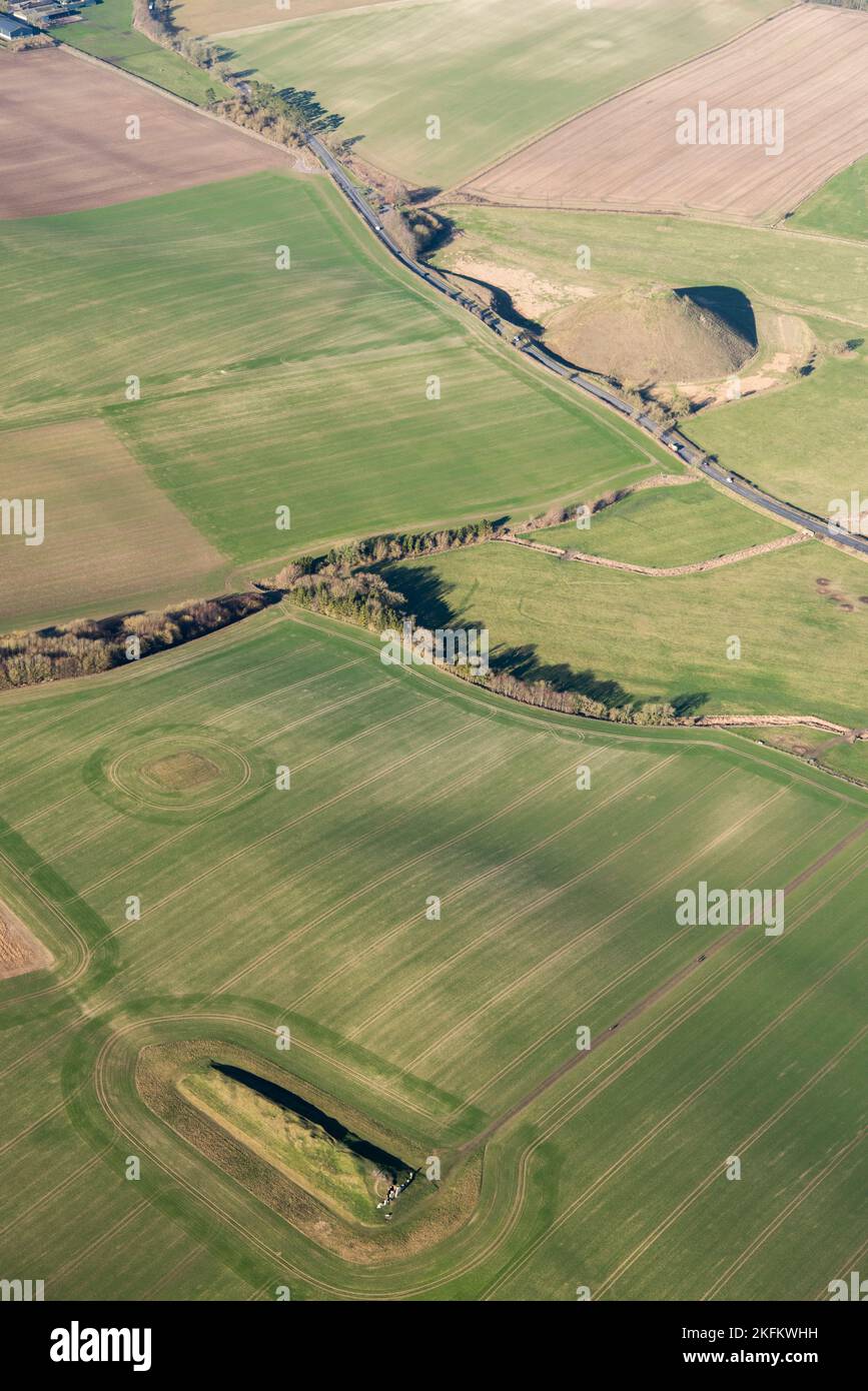 West Kennet long barrow and Silbury Hill, Wiltshire, 2019 Stock Photo ...