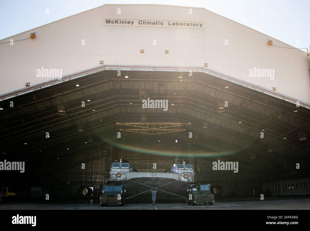 An amphibious Navy Landing Craft Air Cushion vehicle enters the ...
