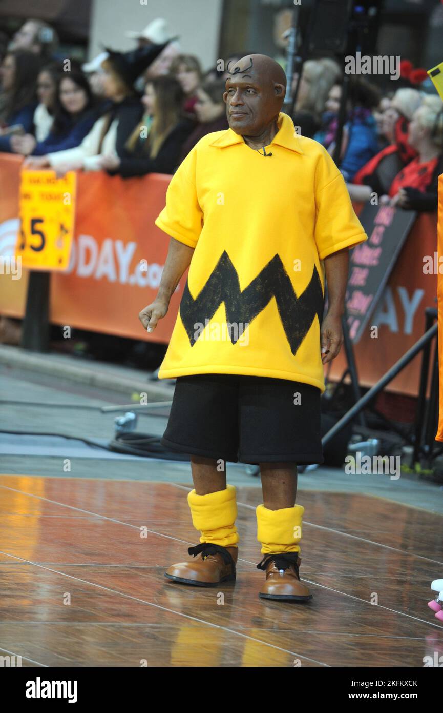 NEW YORK, NY - OCTOBER 30: Meredith Vieira, Willie Geist, Carson Daly ...