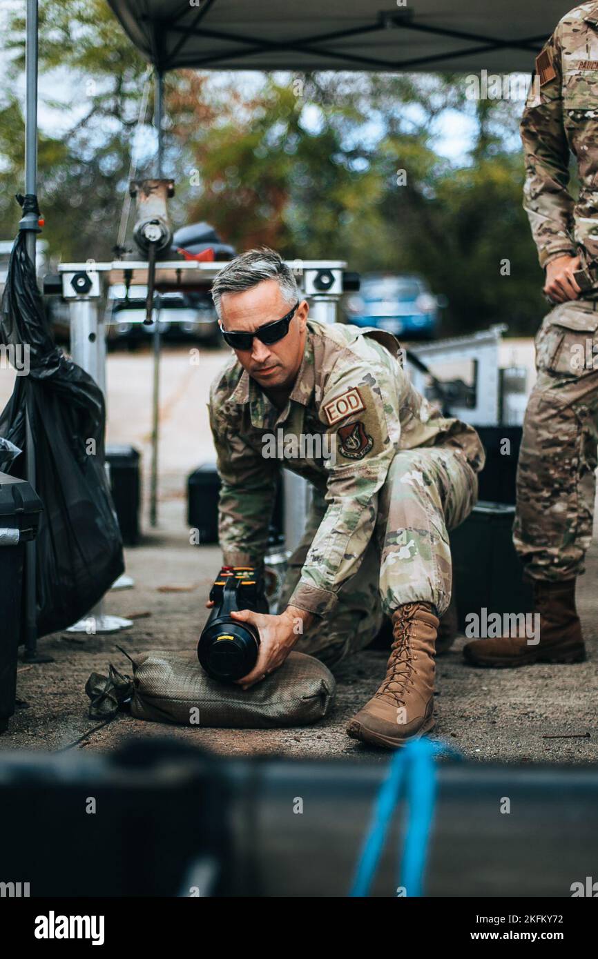 A Hawaii Air National Guard Airman, with 647th Civil Engineering ...