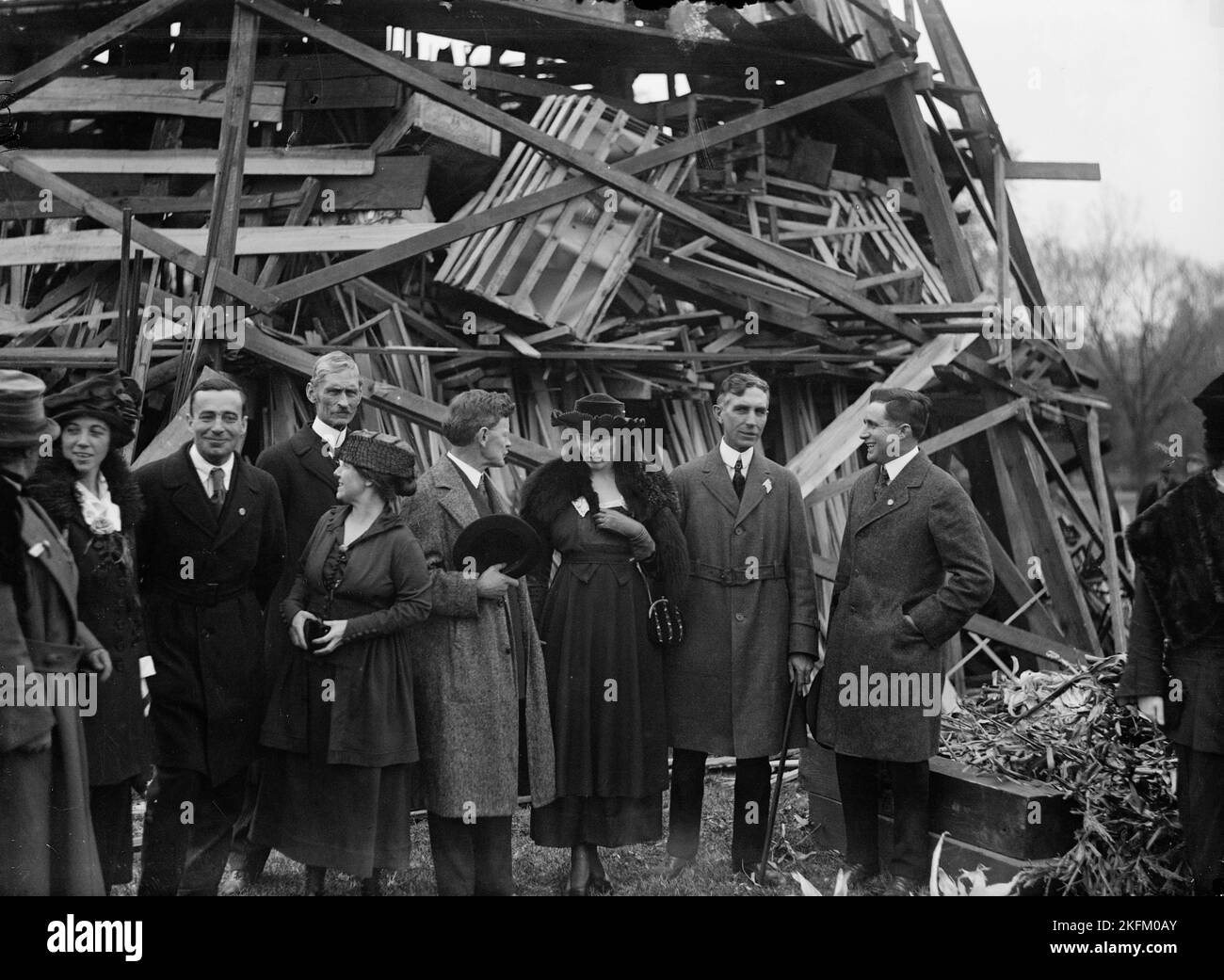 Liberty Loans - Mrs. Mcadoo Lighting Bonfire, 1917 Stock Photo - Alamy