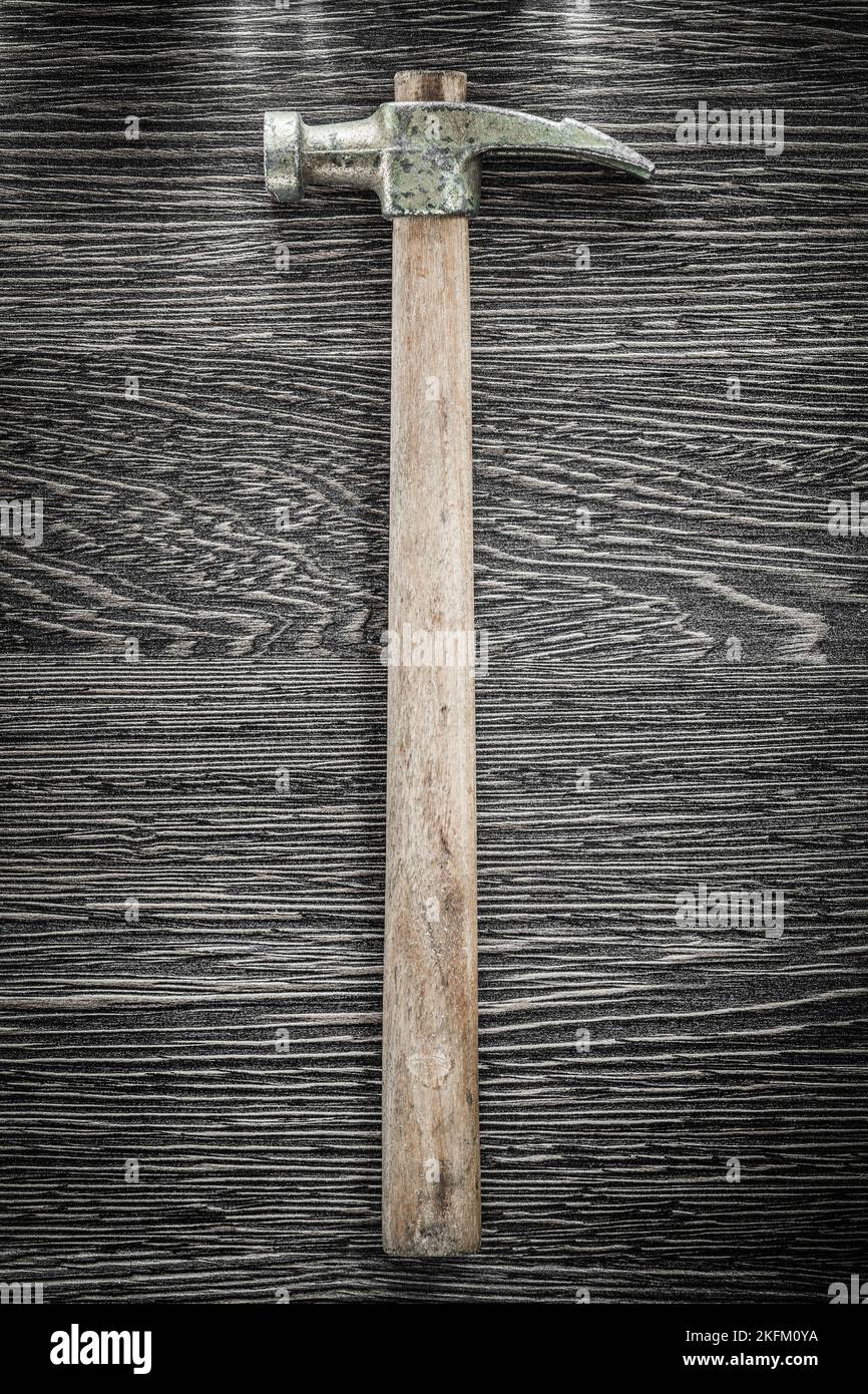 Claw hammer on wooden board Stock Photo - Alamy