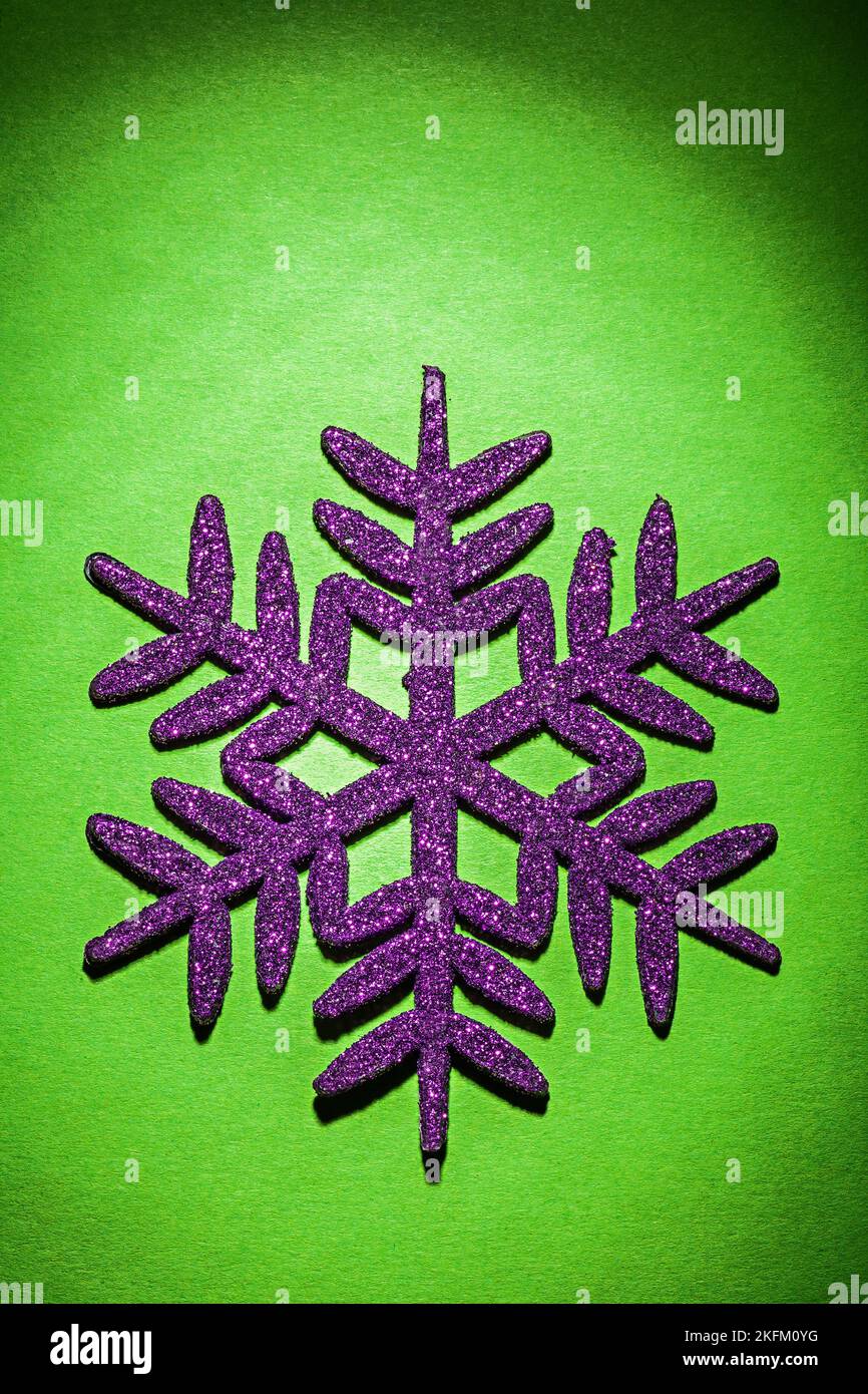 christmas toys simbol flake on green background Stock Photo - Alamy