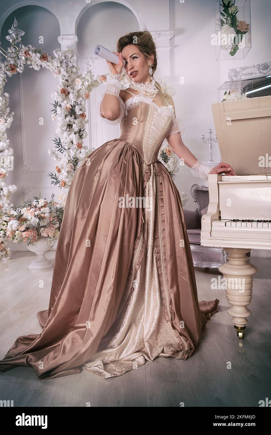 Boudoir woman ancient hi-res stock photography and images - Alamy