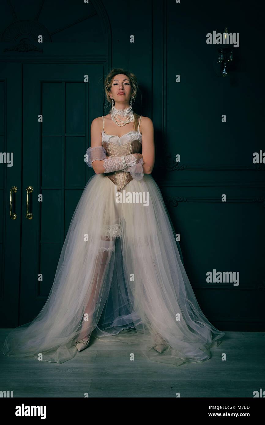 Boudoir woman ancient hi-res stock photography and images - Alamy