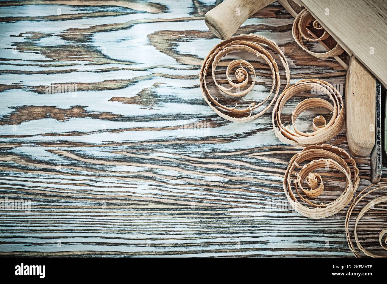 Planer curled shavings on wooden board Stock Photo - Alamy