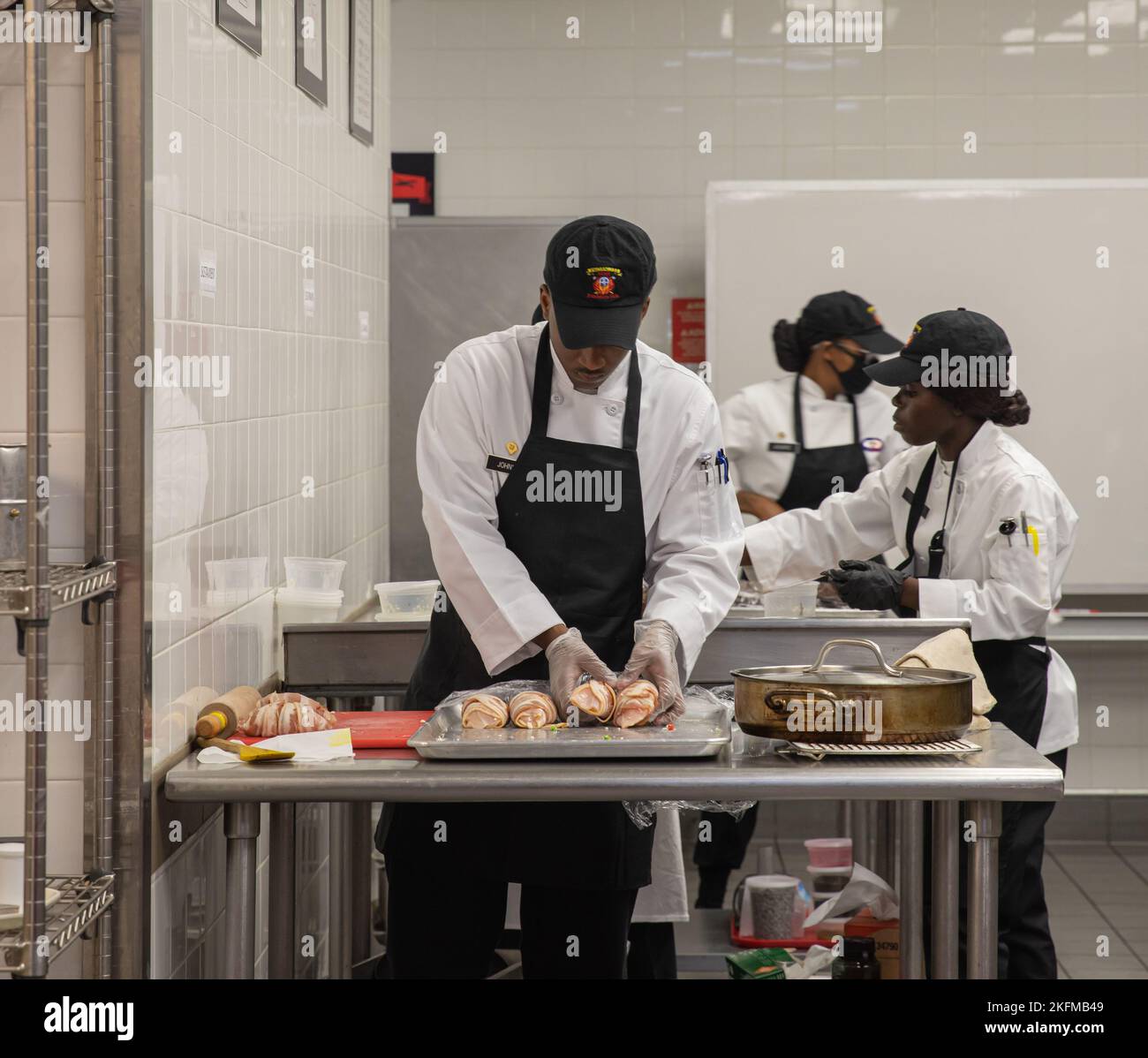 U.S. Army Paratroopers assigned to the 82nd Airborne Division ...
