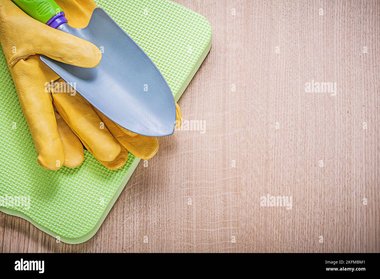 Protective gloves metal hand spade foam gardening kneeling pad on ...