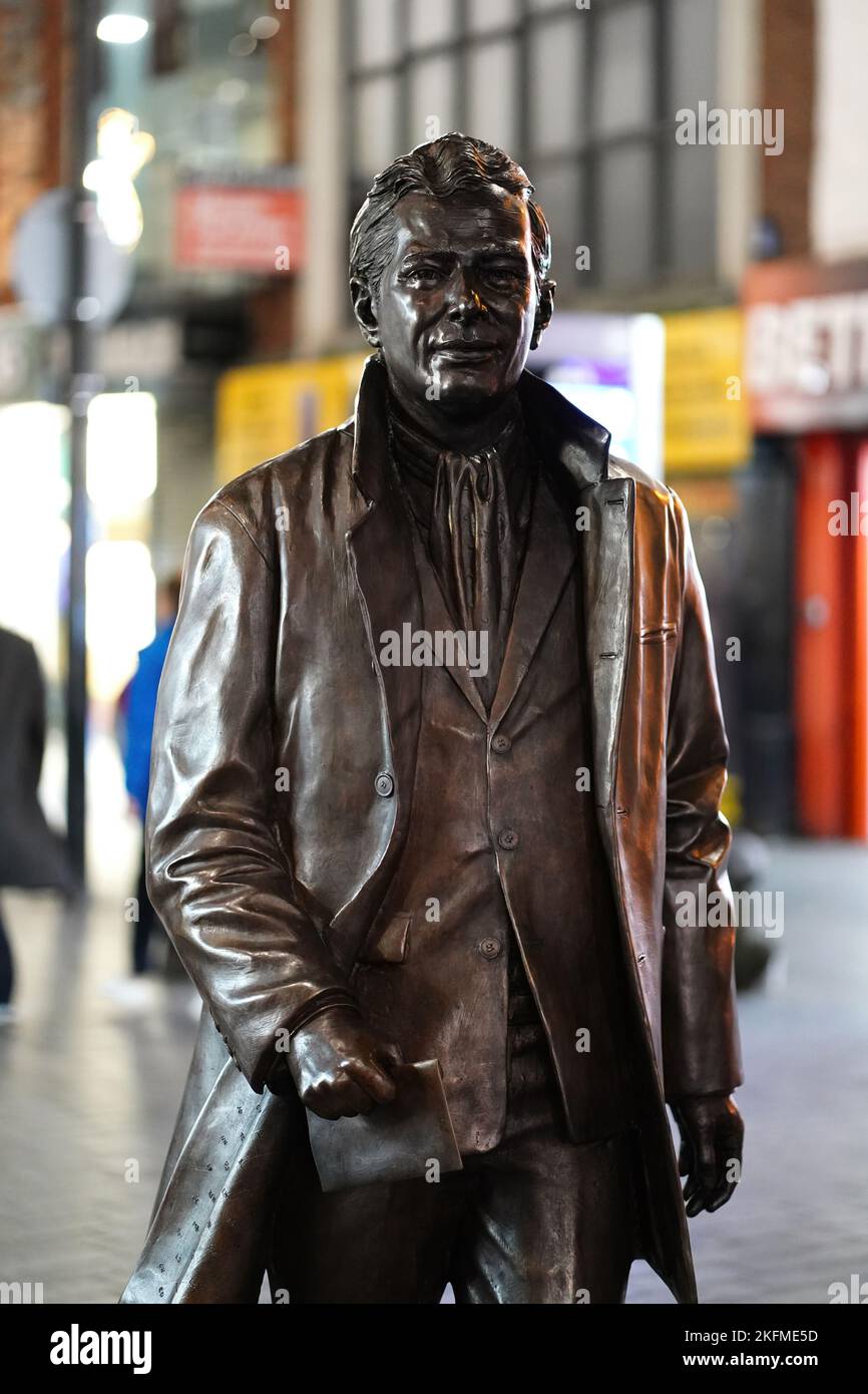 Brian epstein statue hi-res stock photography and images - Alamy