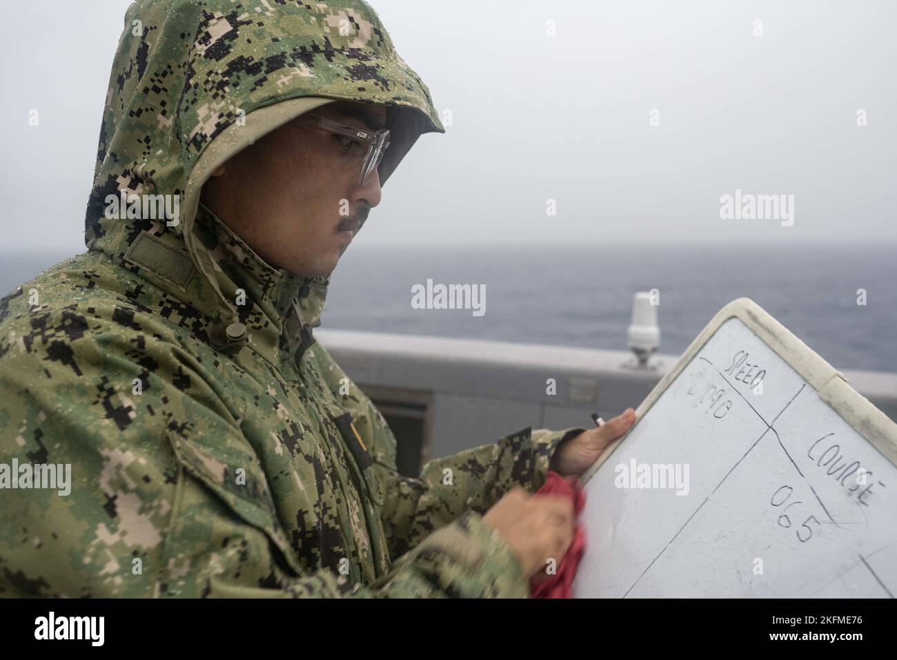220925-N-XB010-1002 SOUTH CHINA SEA (Sept. 25, 2022) – Ensign Tomas ...