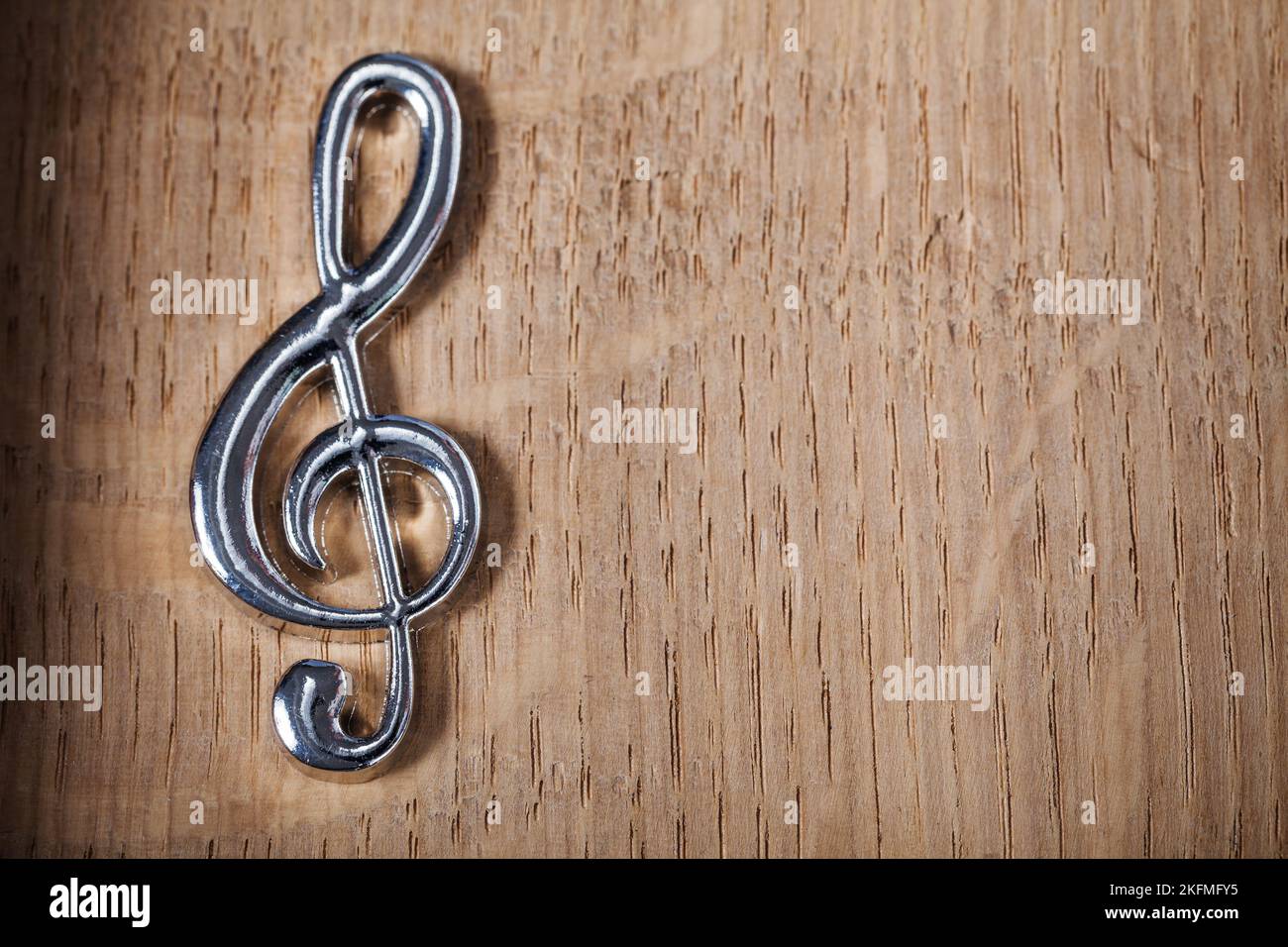 treble clef on wood background Stock Photo - Alamy