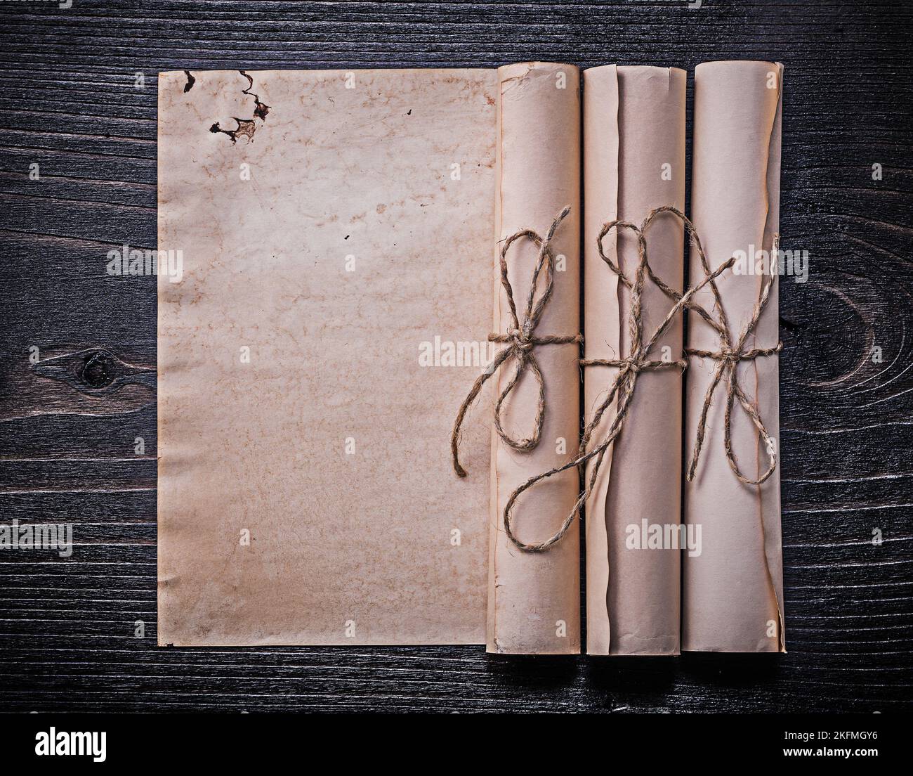Rolls paper set collection hi-res stock photography and images - Alamy