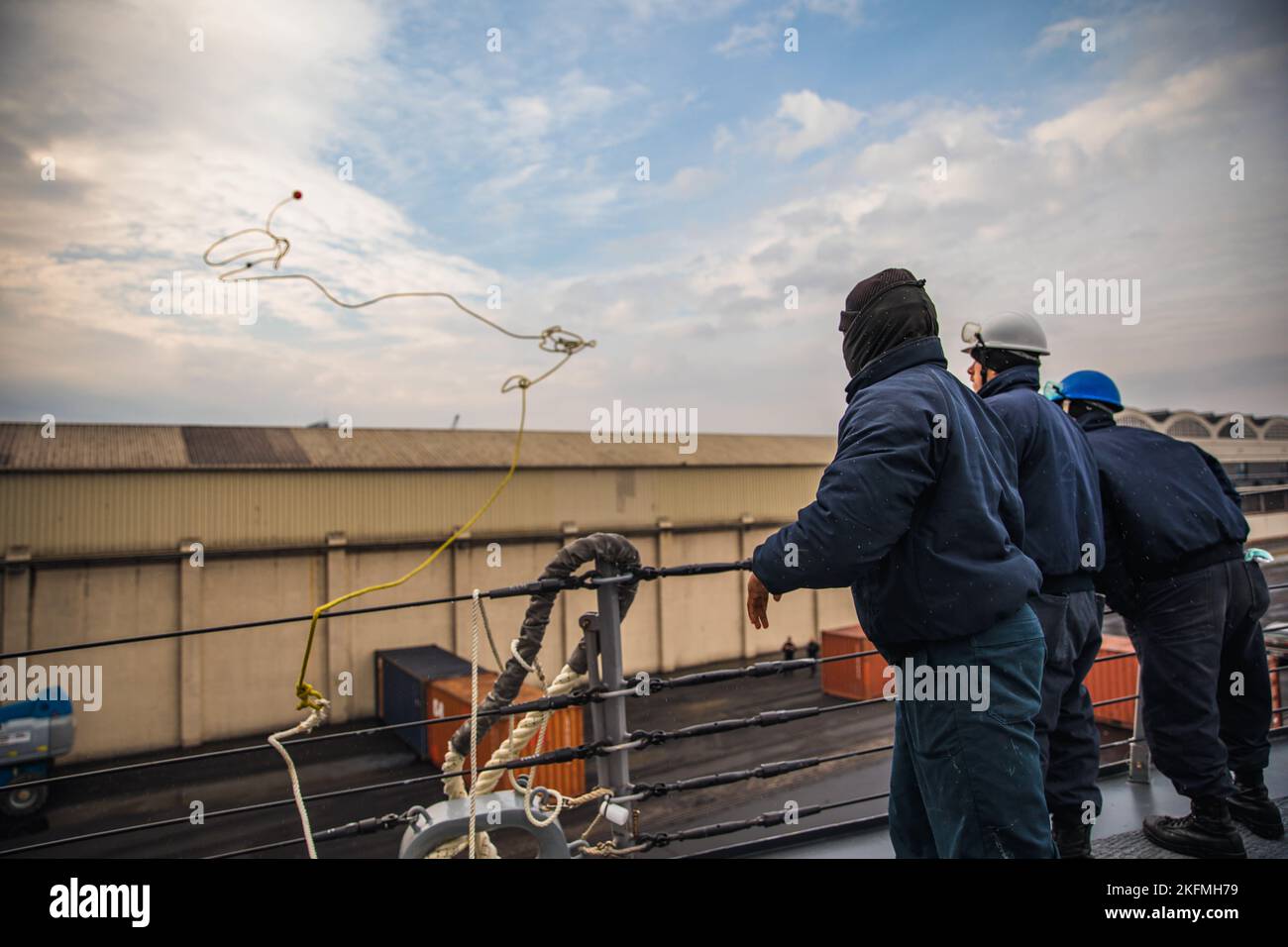 Heaving lines hi-res stock photography and images - Alamy