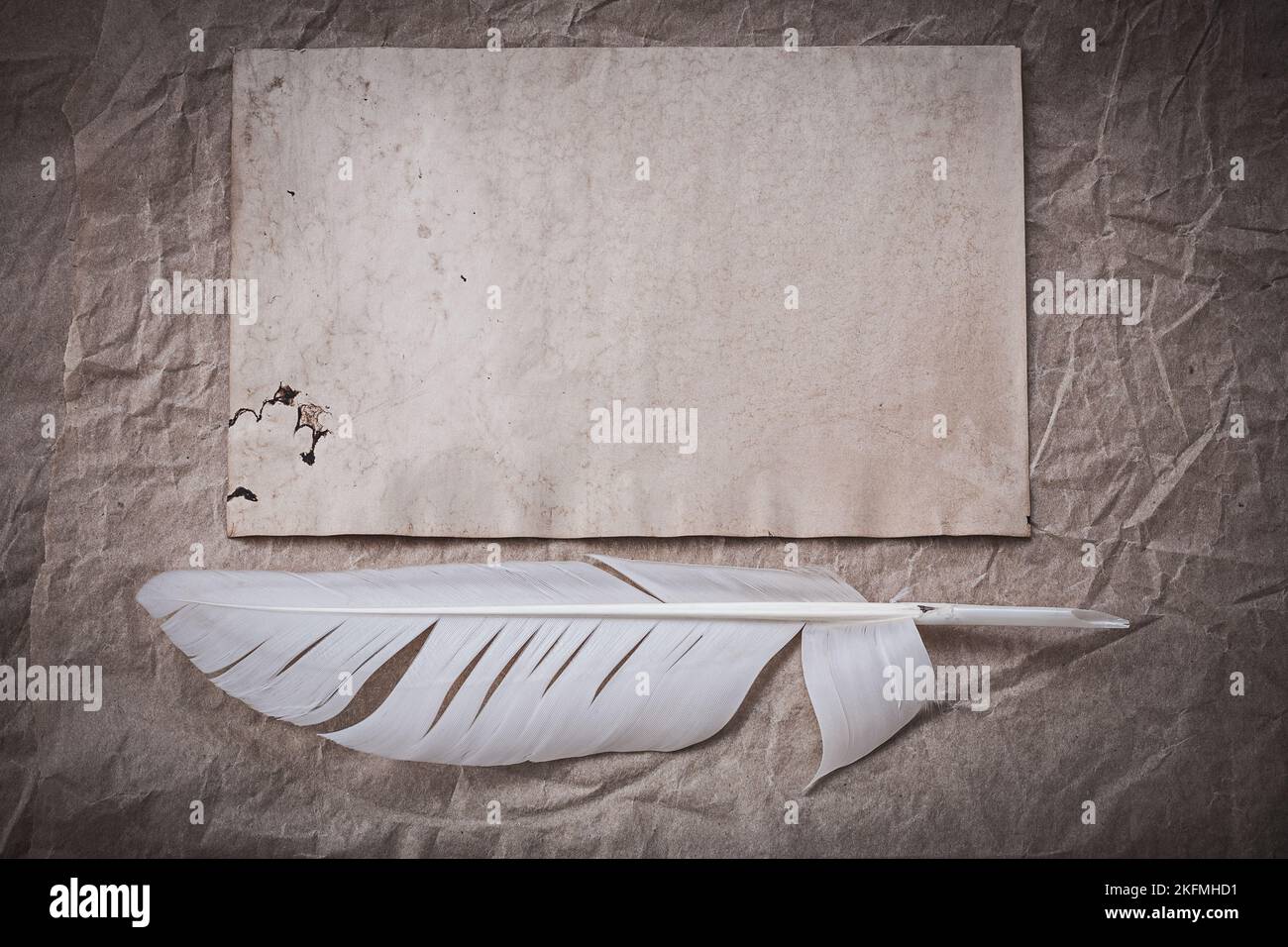 Vintage sheet paper plume hi-res stock photography and images - Alamy