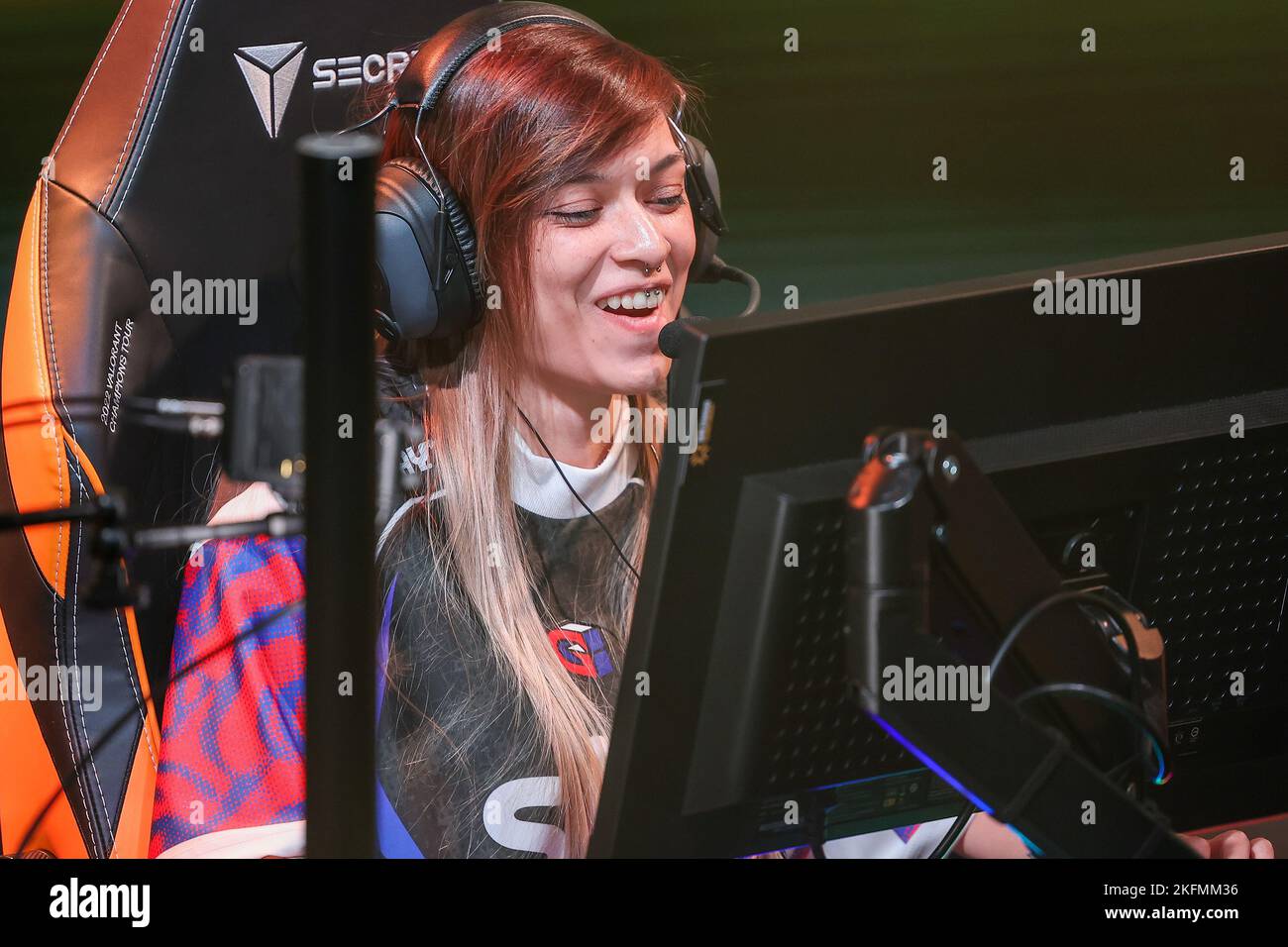 18 November 2022, Berlin: Player Vivian "roxi" Schilling playing ...