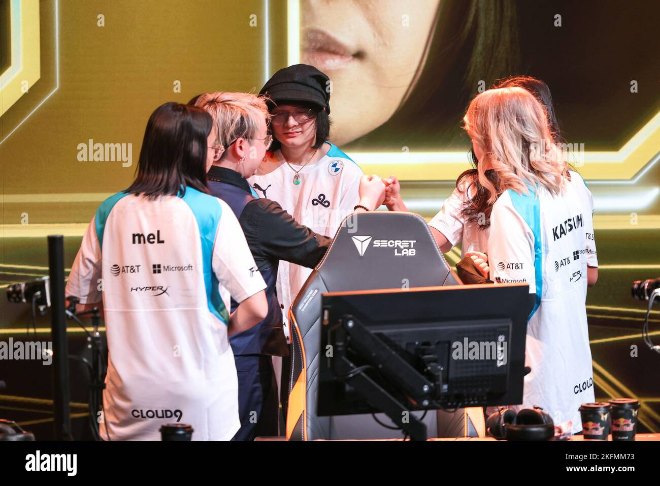 18 November 2022, Berlin: Team Cloud9 White after winning against Team ...