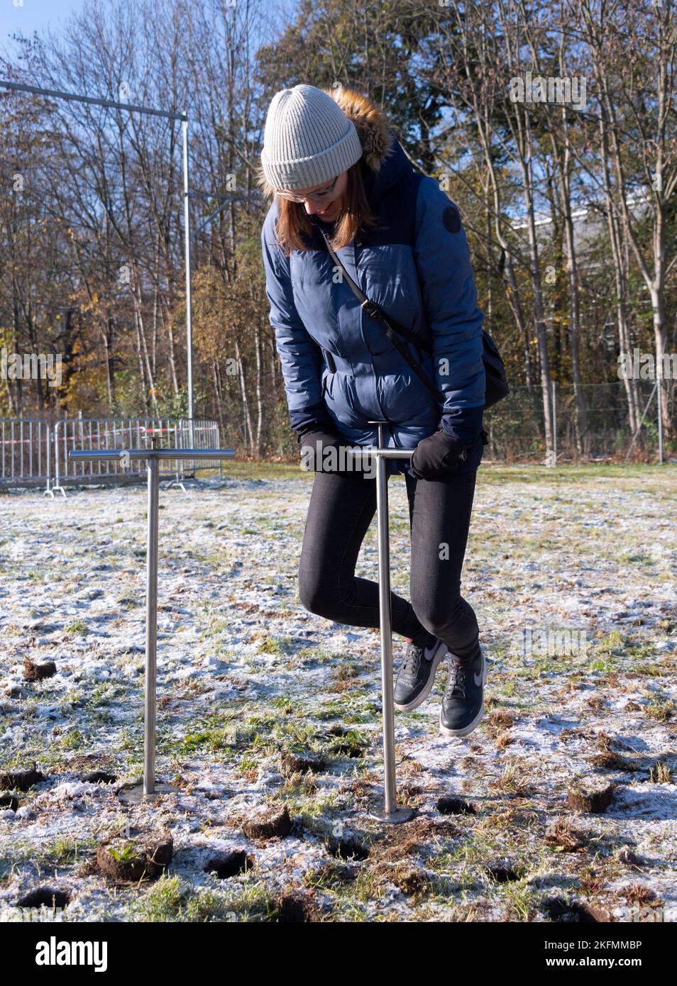 Dresden, Germany. 19th Nov, 2022. Fan Caroline Großmann sticks out a ...