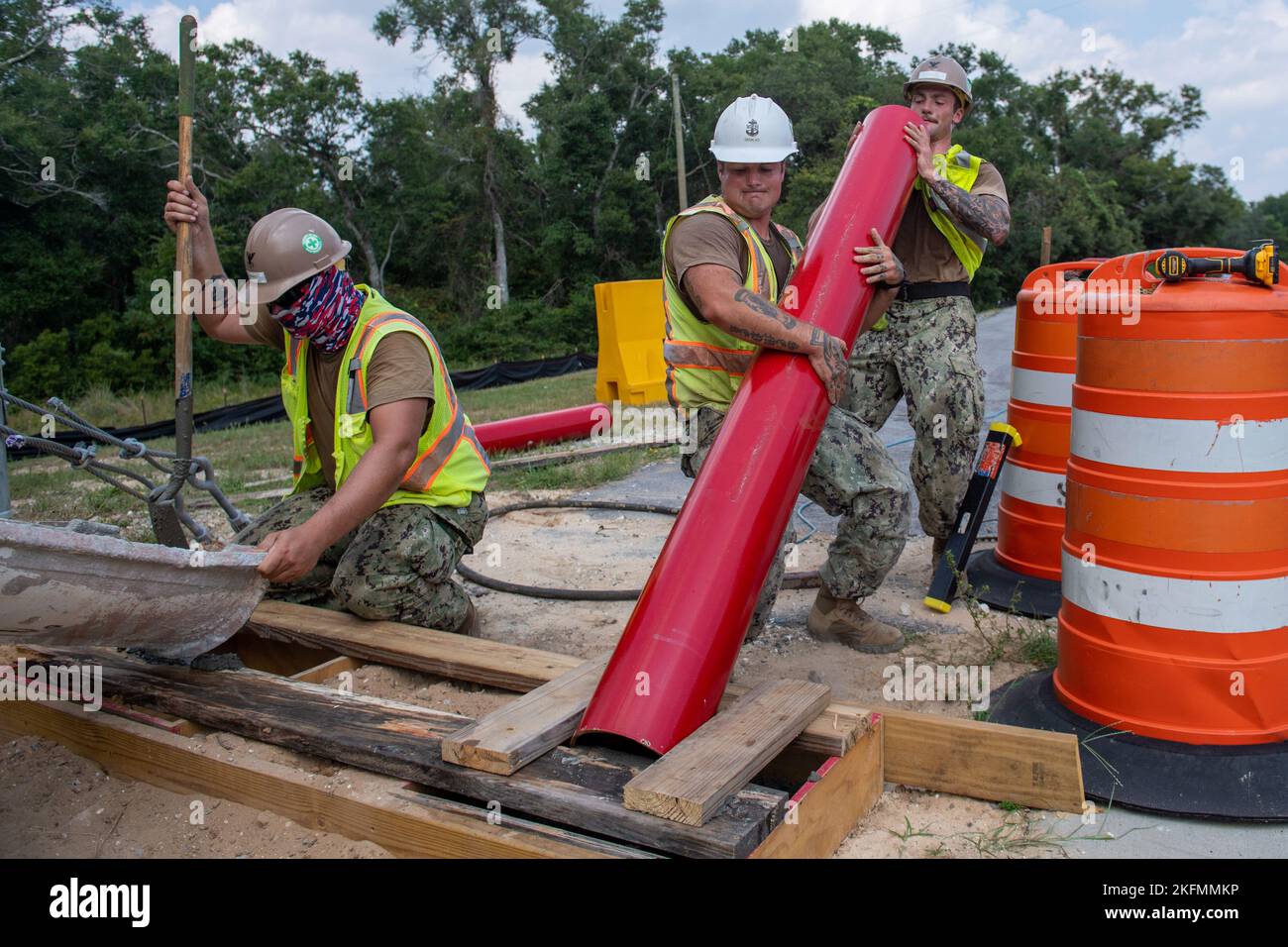 PENSACOLA, Fla. (Sep. 26, 2022) Seabees assigned to Naval Mobile ...