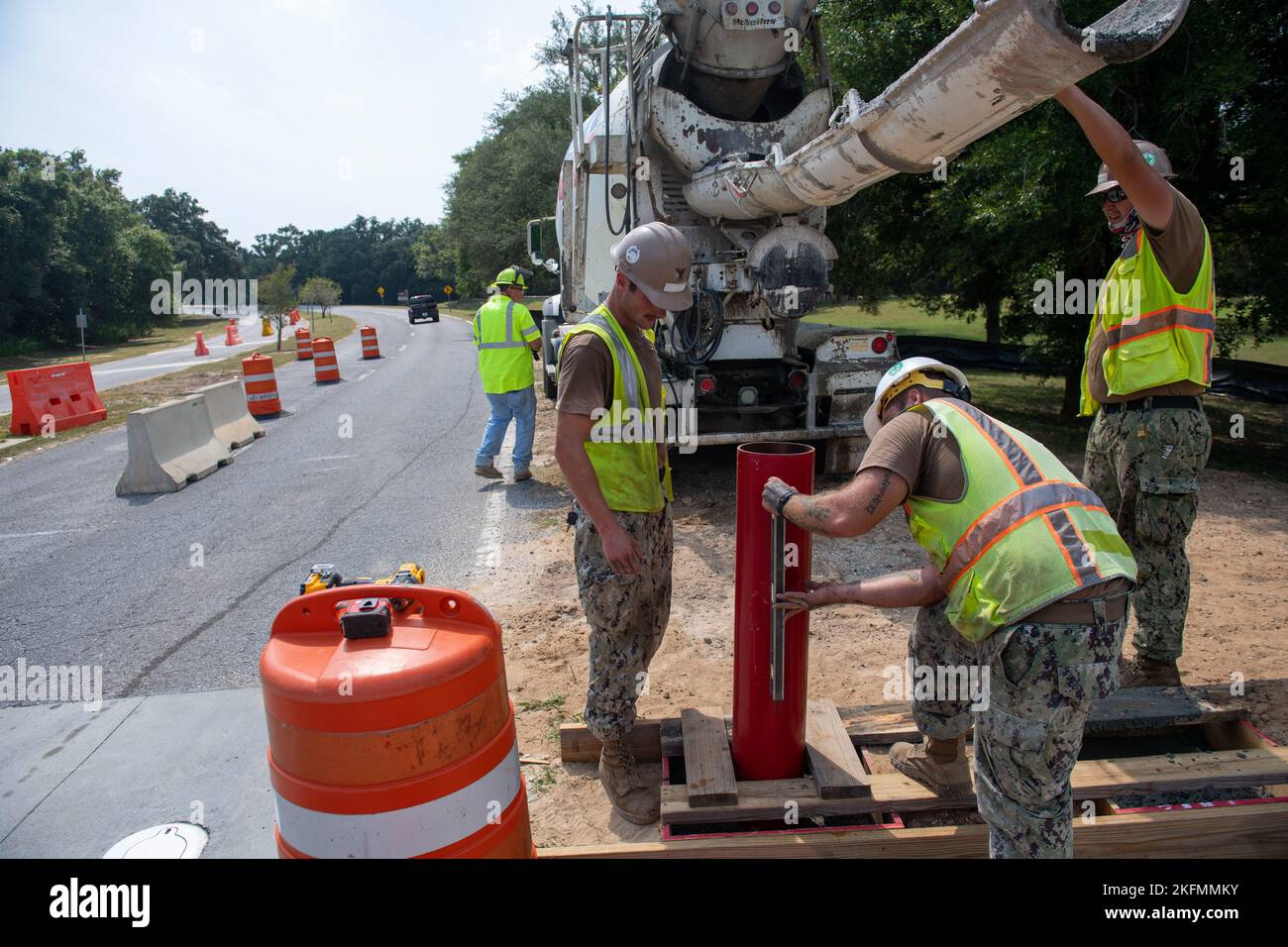 PENSACOLA, Fla. (Sep. 26, 2022) Seabees assigned to Naval Mobile ...