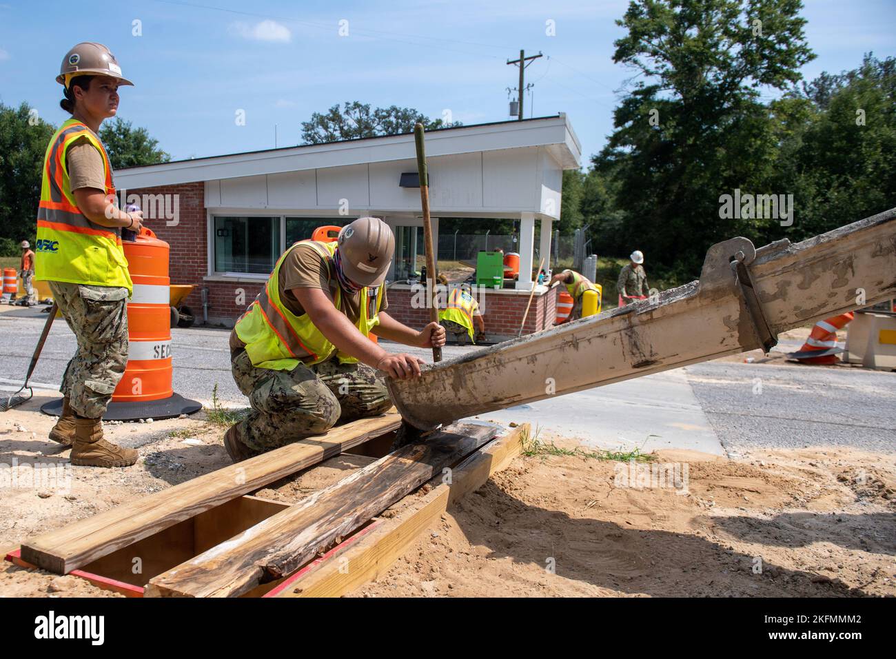 PENSACOLA, Fla. (Sep. 26, 2022) Seabees assigned to Naval Mobile ...