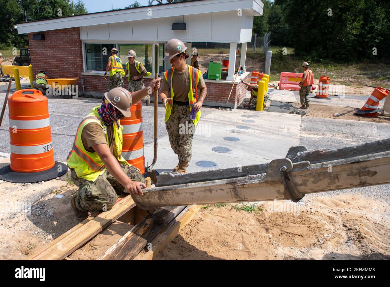 PENSACOLA, Fla. (Sep. 26, 2022) Seabees assigned to Naval Mobile ...