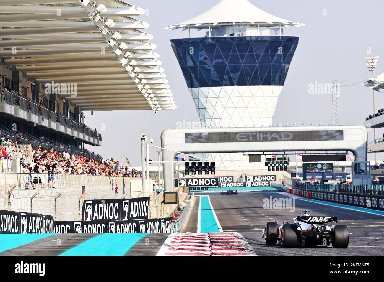Yas Marina Circuit, Abu Dhabi, 19/11/2022, Kevin Magnussen (DEN) Haas VF-22. 19.11.2022. Formula ...