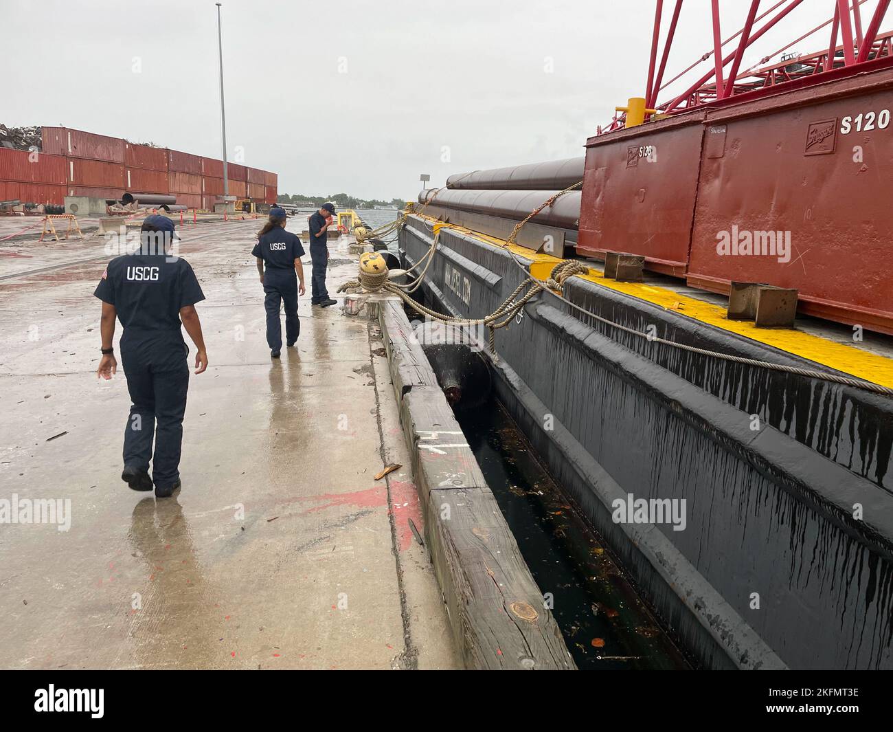 U.S. Coast Guard members from Marine Safety Detachment Lake Worth ...