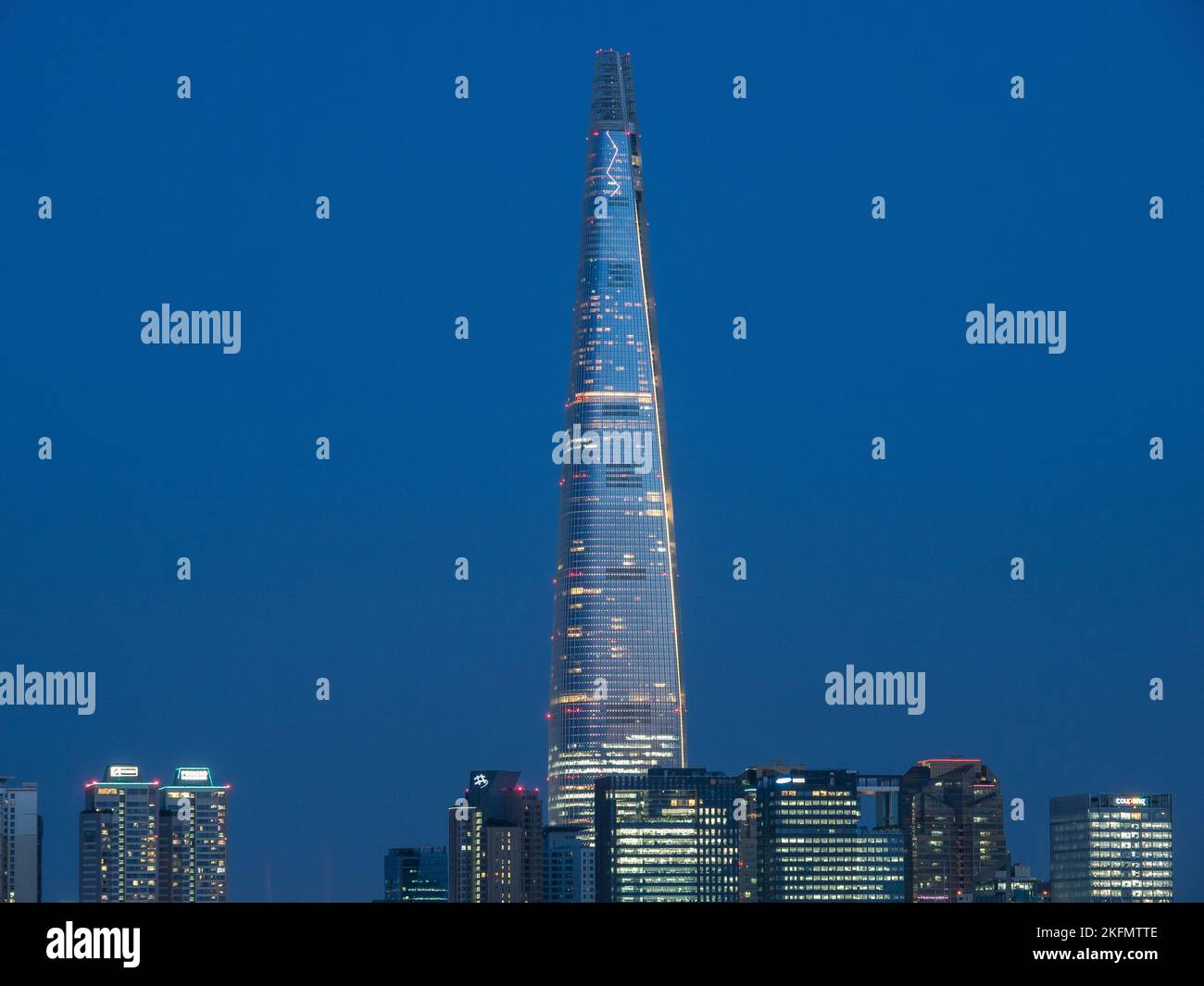 Seoul, South Korea - July.2.2021: The riverside view from sky park in ...