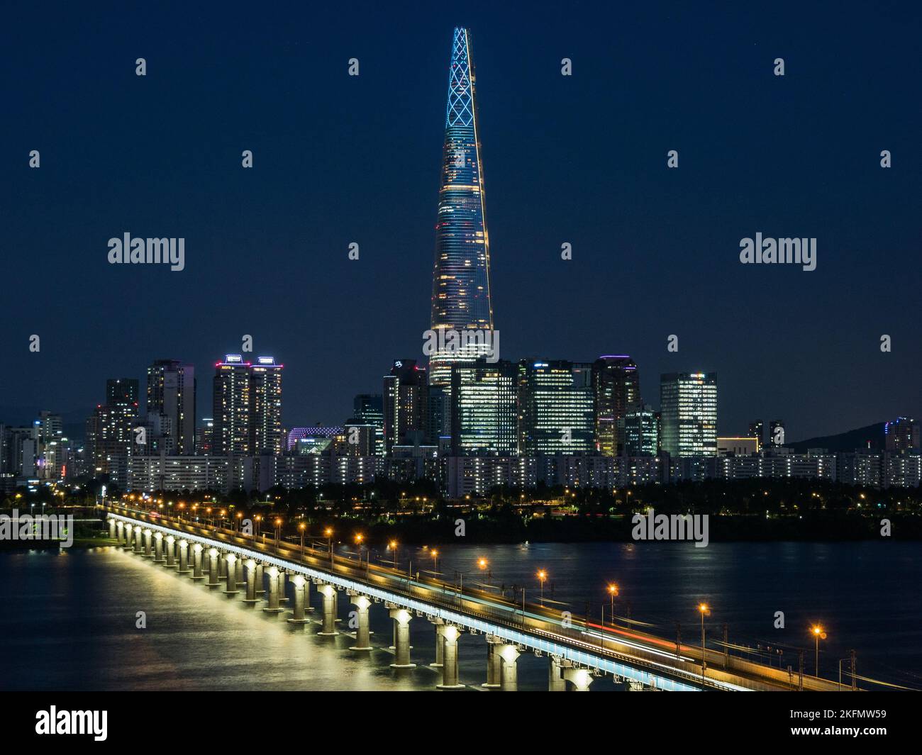 Seoul, South Korea - July.2.2021: The riverside view from sky park in ...